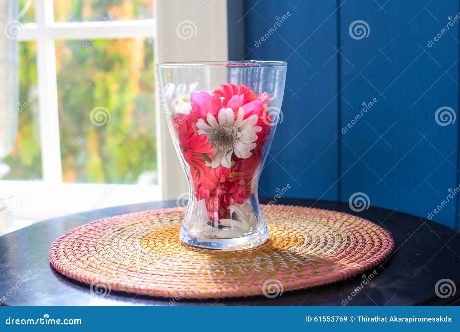 Vase of Freshly Cut Flowers Stock Image - Image of front, zinnia: 61553769