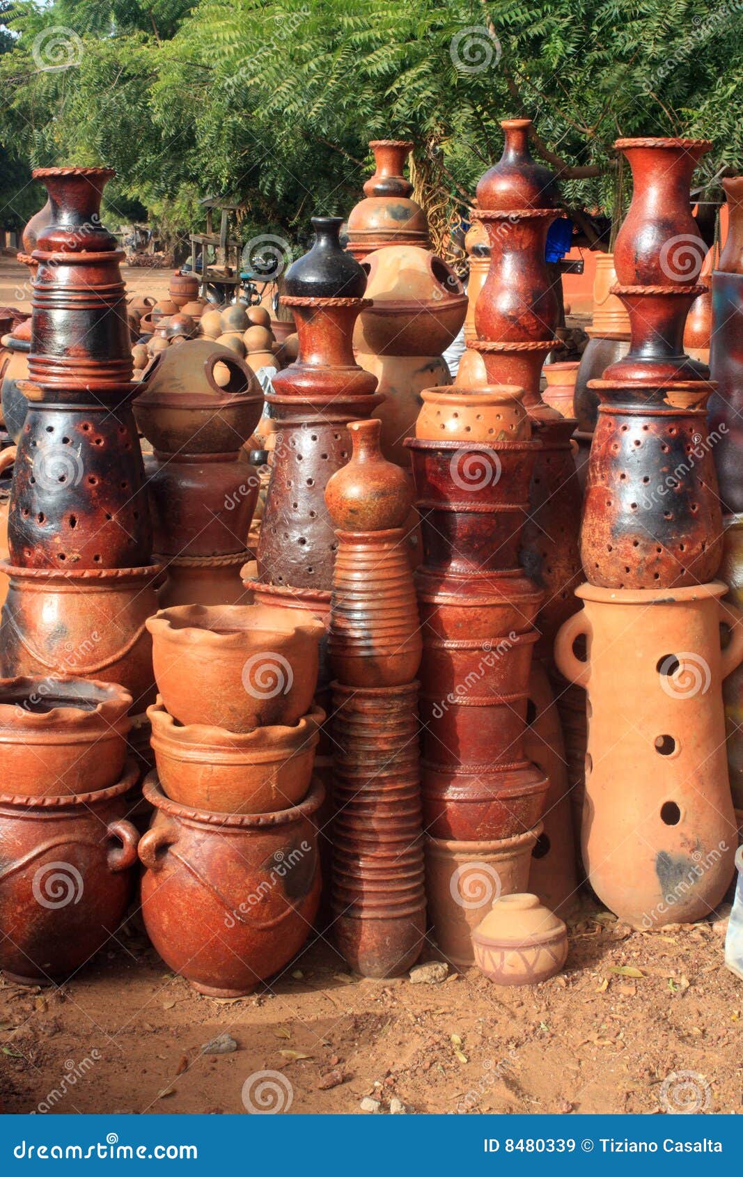 Vasi di argilla immagine stock. Immagine di terrecotte - 8480339