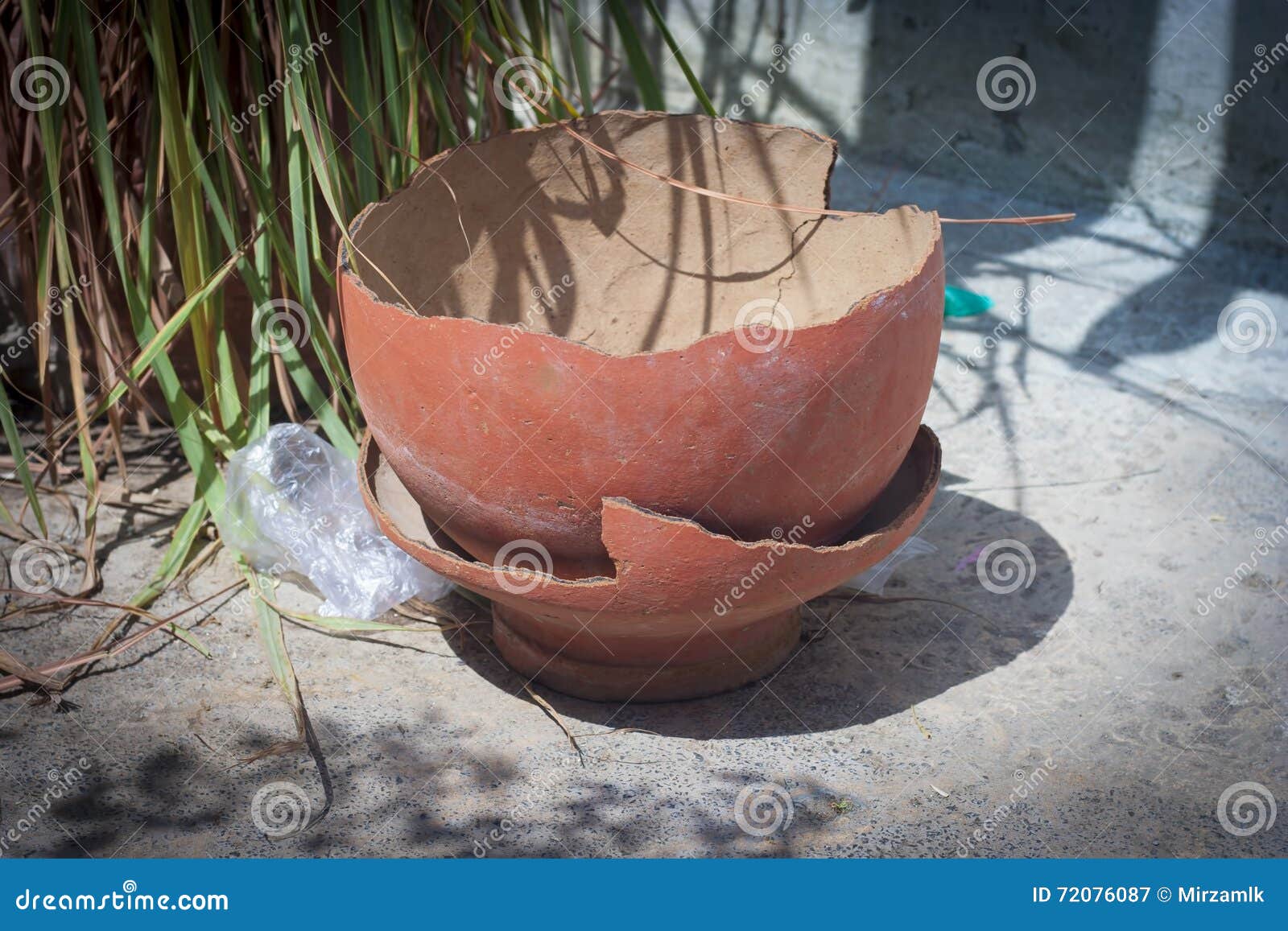 Vaso Rotto Foto Stock - Download 6,126 Royalty Free Photos