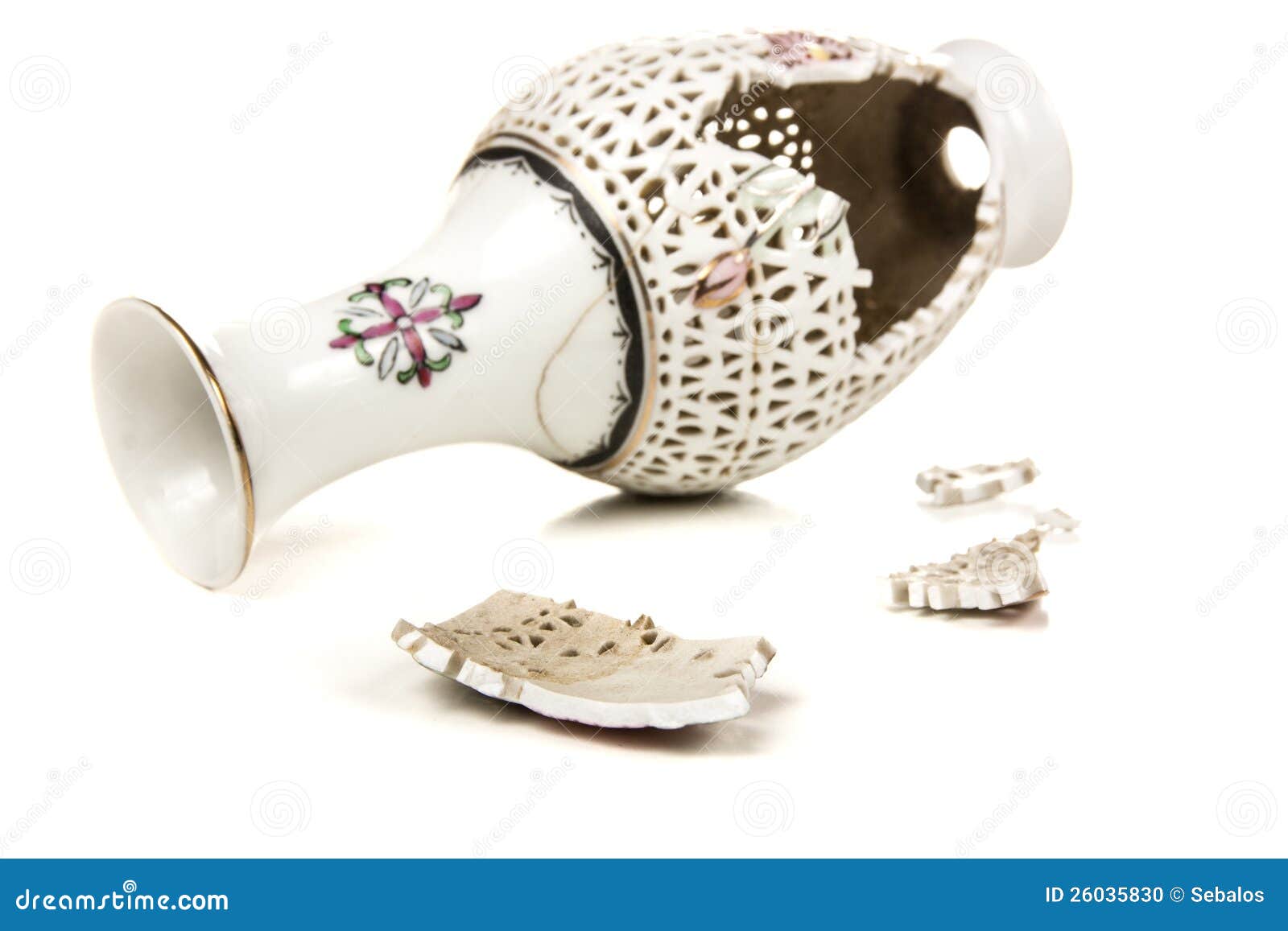 Vaso rotto fotografia stock. Immagine di ornamenti, medioevale - 26035830