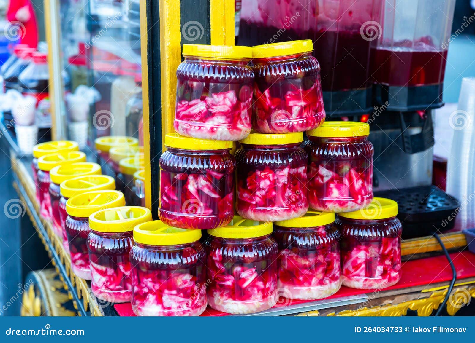 Vasos Con Bebida Tradicional Turca Salgam Suyu Imagen de archivo ...