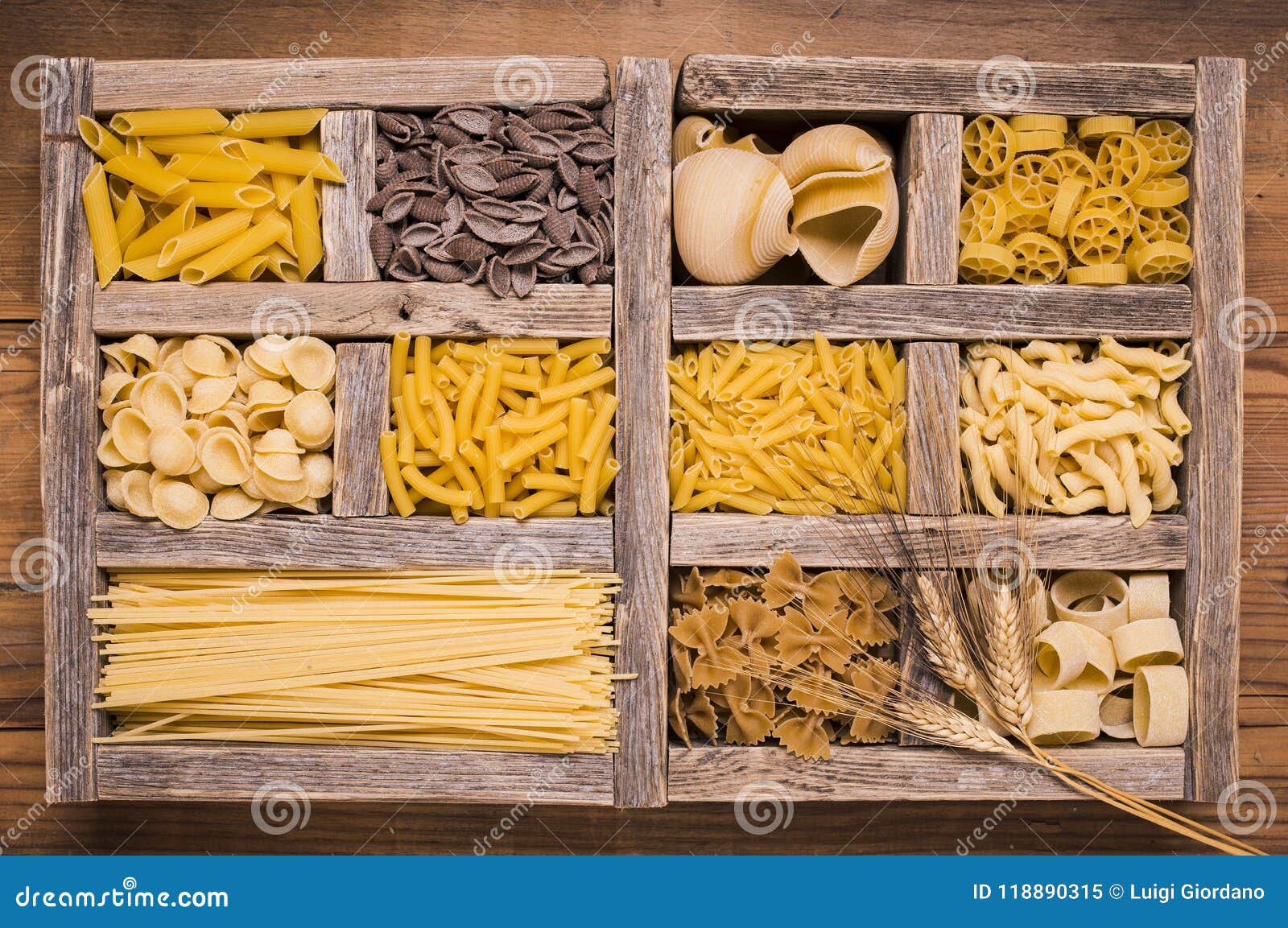 Vasti Assortimento E Tipi Di Paste Italiane Immagine Stock - Immagine ...