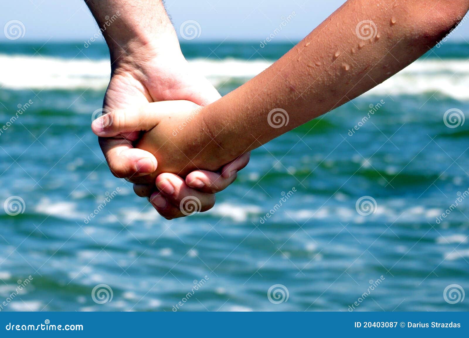 Vater, Der Einem Kind Hand Gibt Stockbild - Bild von kaukasisch ...