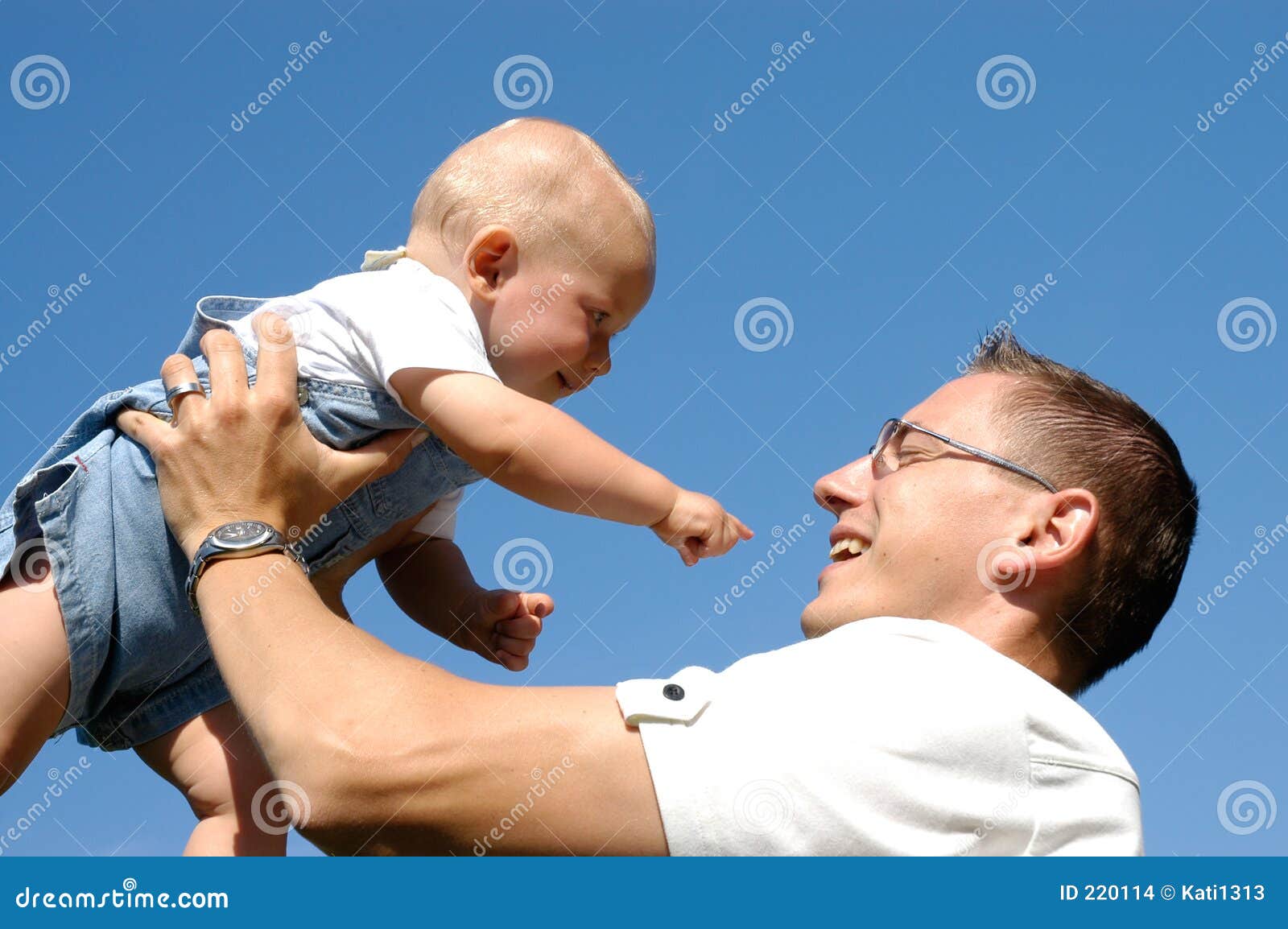 Vater und Sohn stockfoto. Bild von lustig, vergnügen, sohn - 220114
