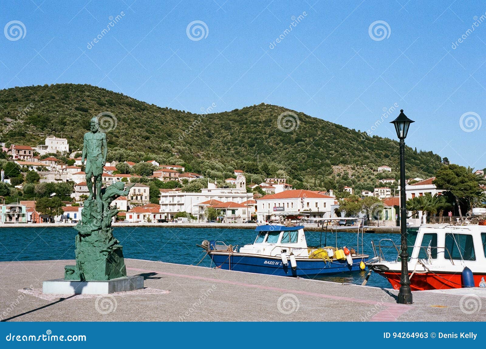 Vathy dans Ithaca, Grèce photo stock éditorial. Image du port - 94264963