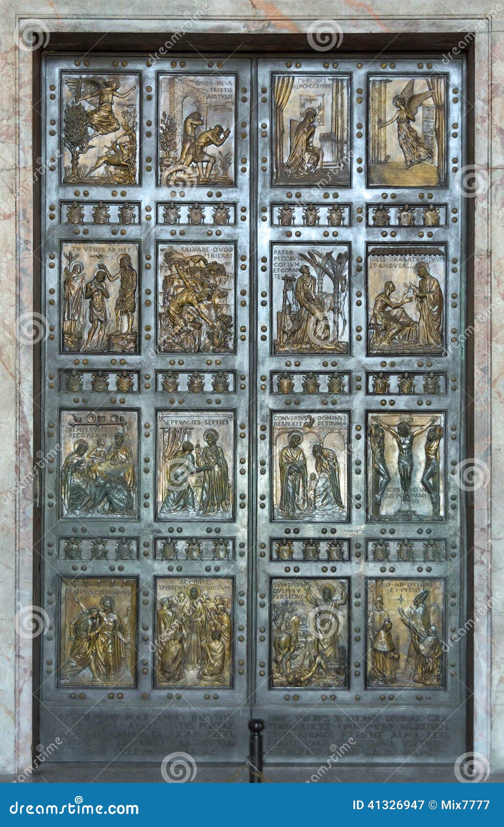 Vatican La puerta santa imagen de archivo. Imagen de famoso - 41326947