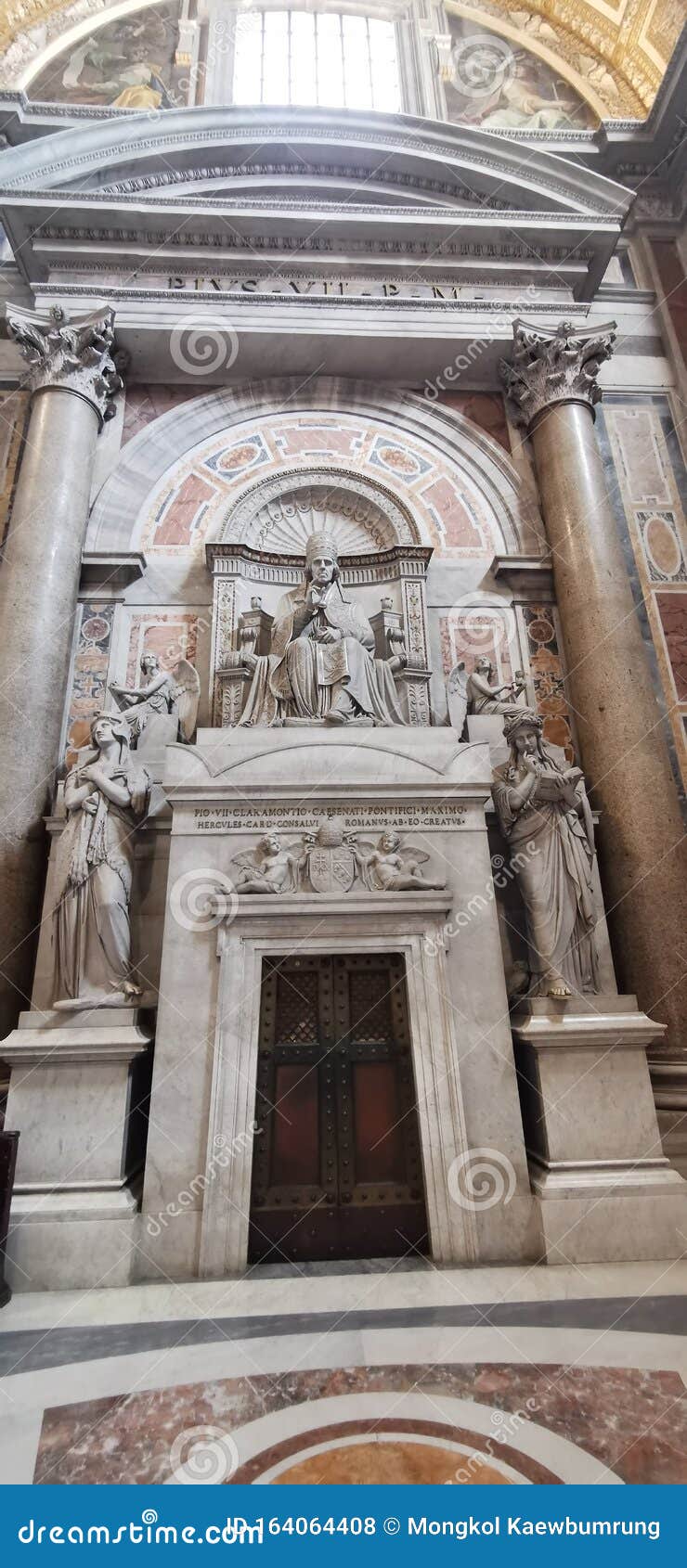 Vatican Museum with Ancient Masterpiece Statue Editorial Stock Photo ...