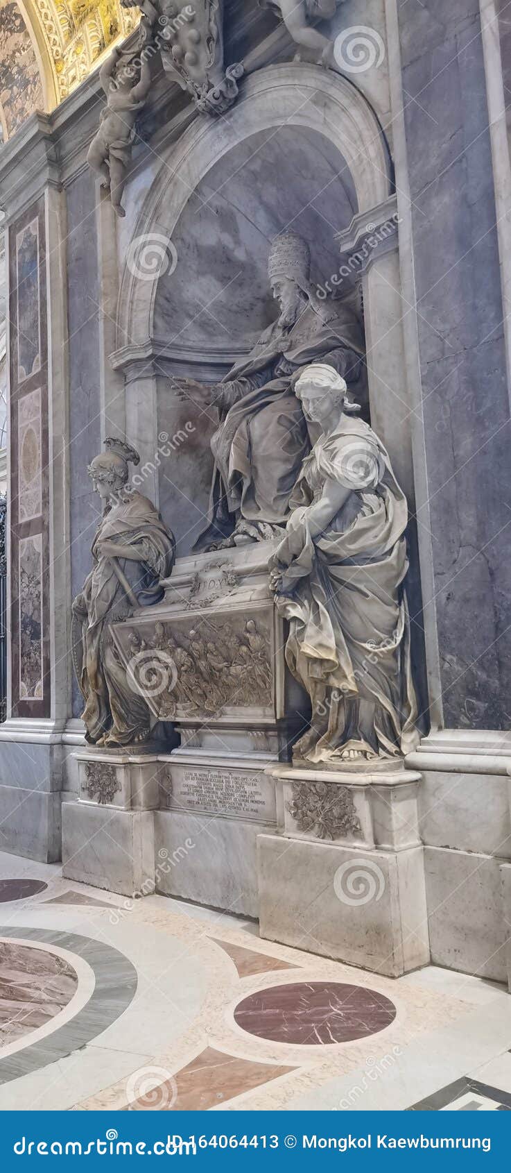 Vatican Museum with Ancient Masterpiece Statue Editorial Stock Photo ...