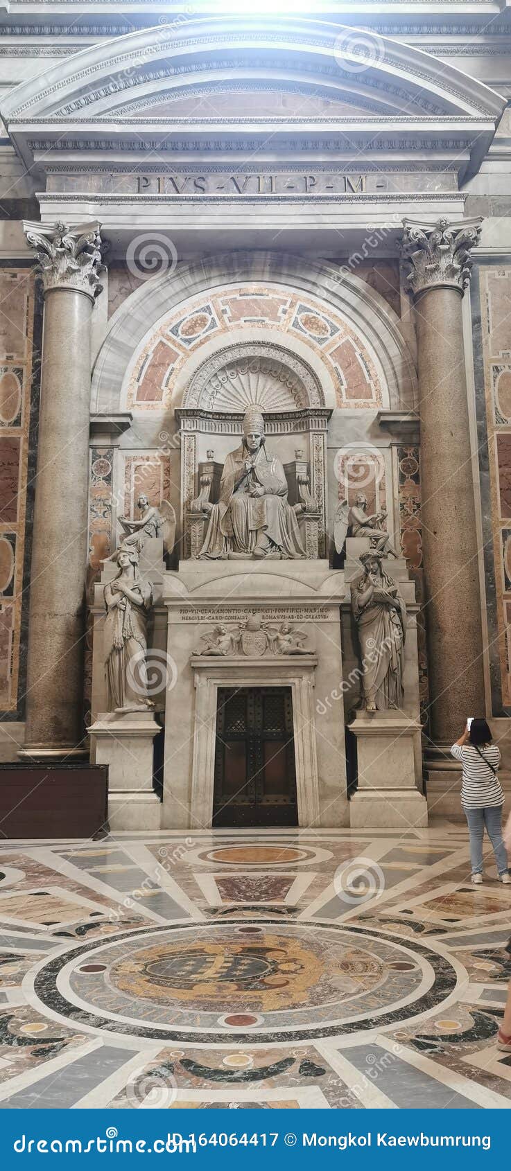 Vatican Museum with Ancient Masterpiece Statue Editorial Photography ...