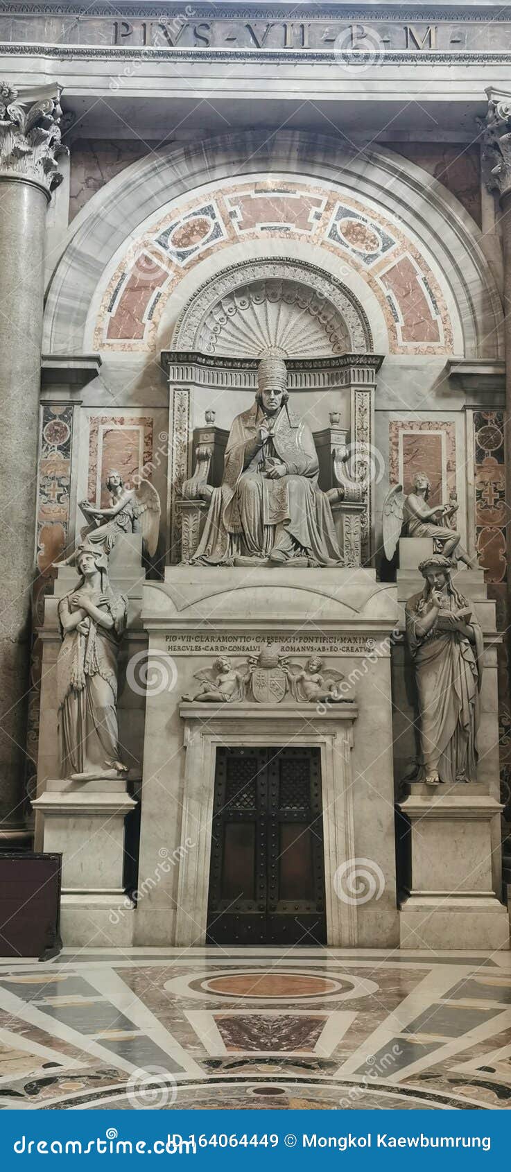 Vatican Museum with Ancient Masterpiece Statue Editorial Stock Image ...