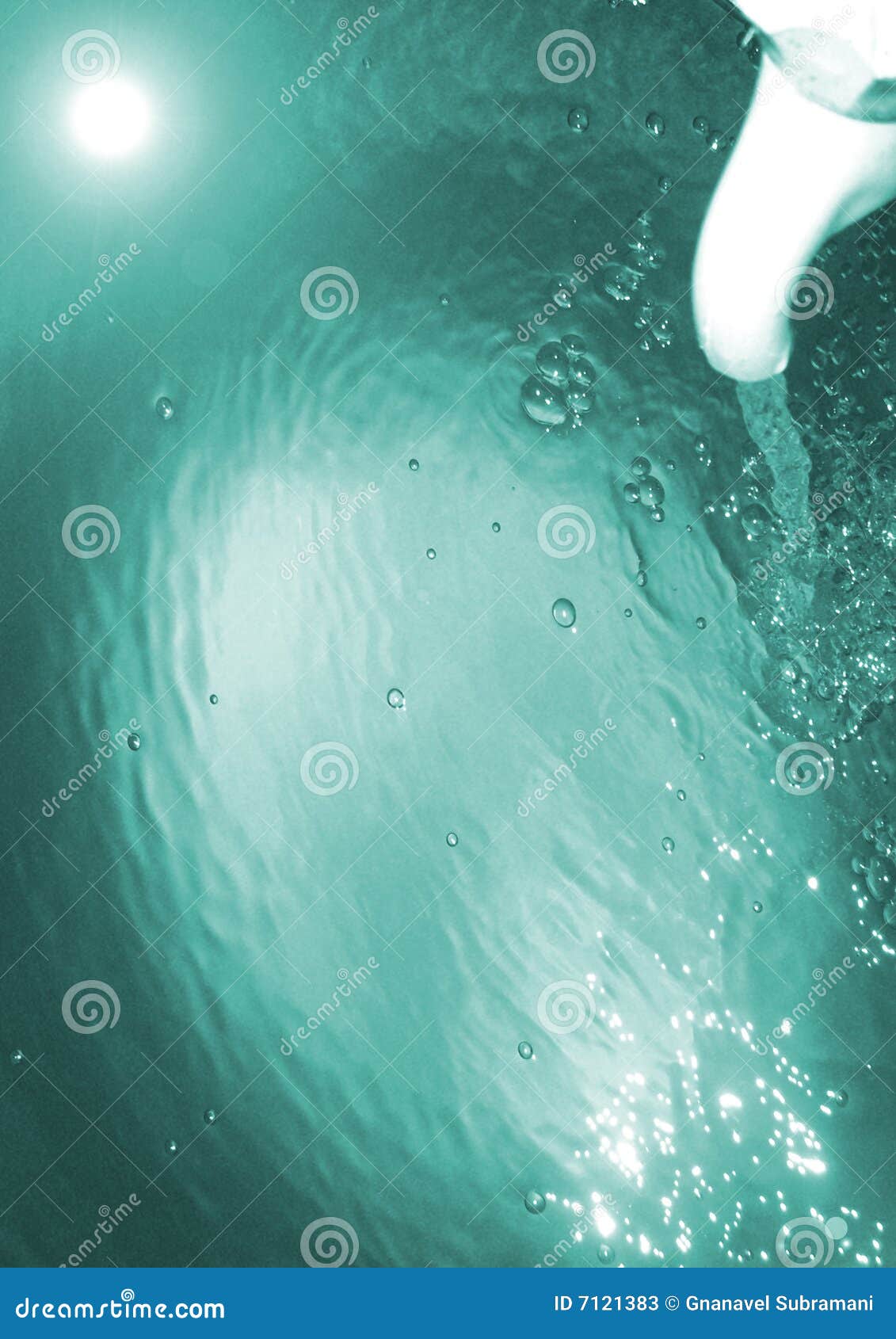 Vatten fotografering för bildbyråer. Bild av krusigt, hälla - 7121383