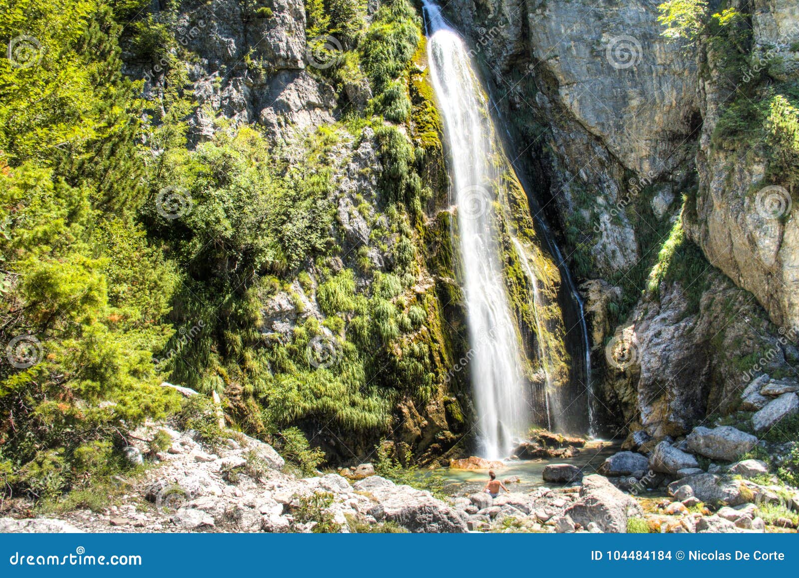 Vattenfall I Theth Berg, Albanien Arkivfoto - Bild av sten, kanjon ...