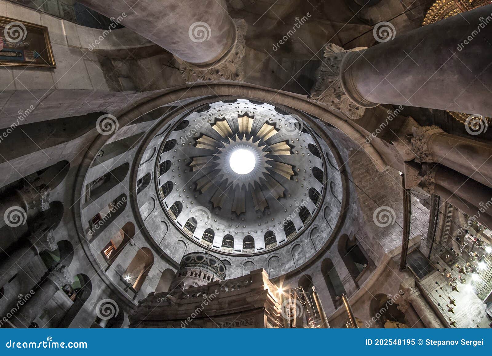 Vaults with Light in the Temple Stock Image - Image of altar, ceiling ...
