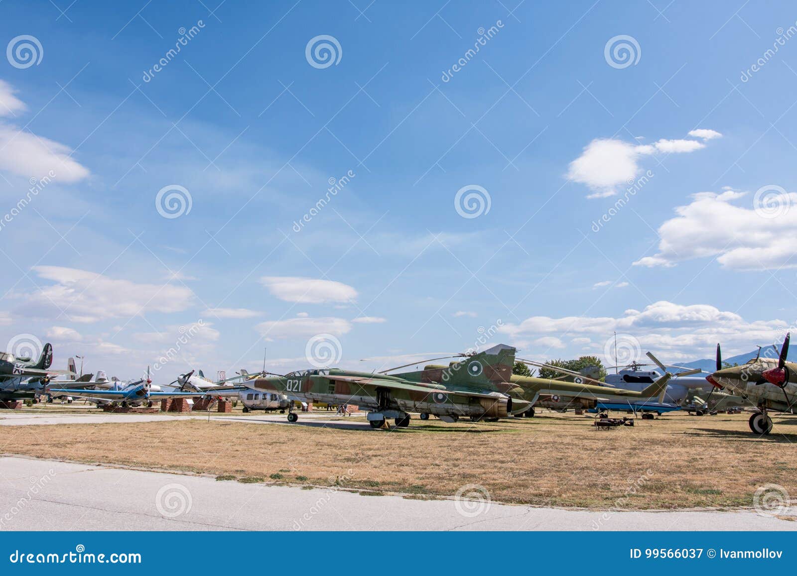 Vecchi aerei militari fotografia editoriale. Immagine di aeroplano ...