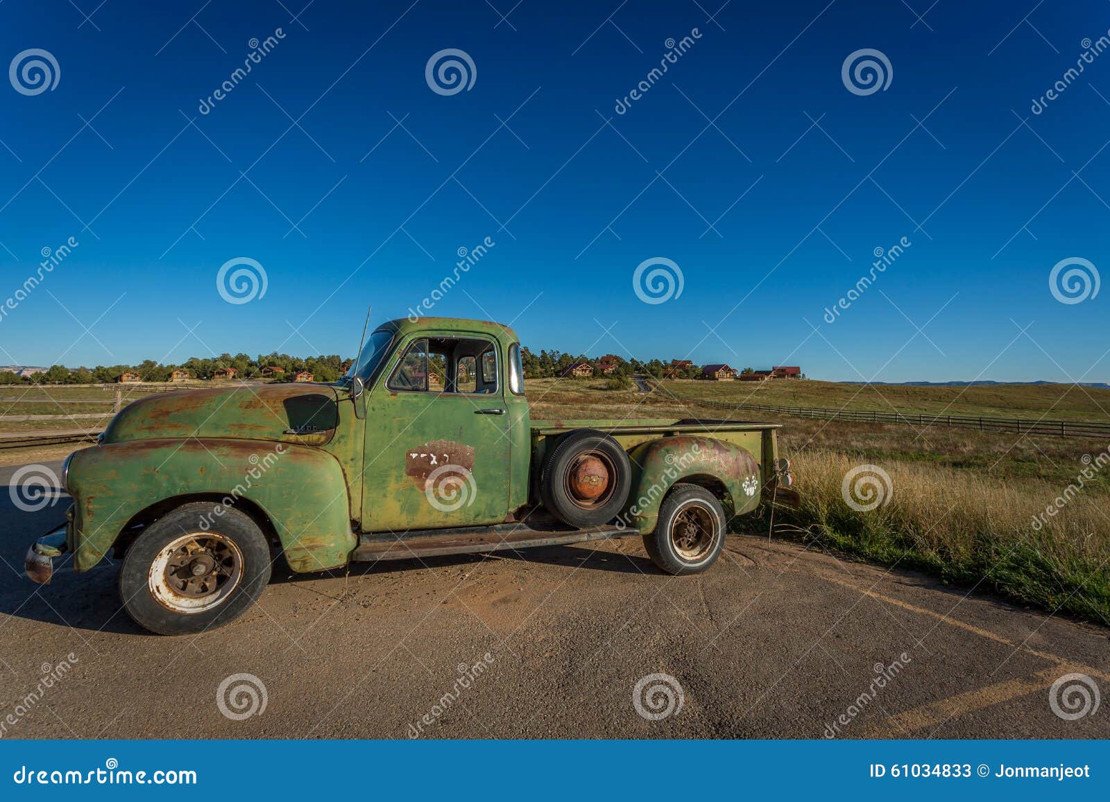 Vecchi Automobili E Camion Classici Immagine Stock - Immagine di ...