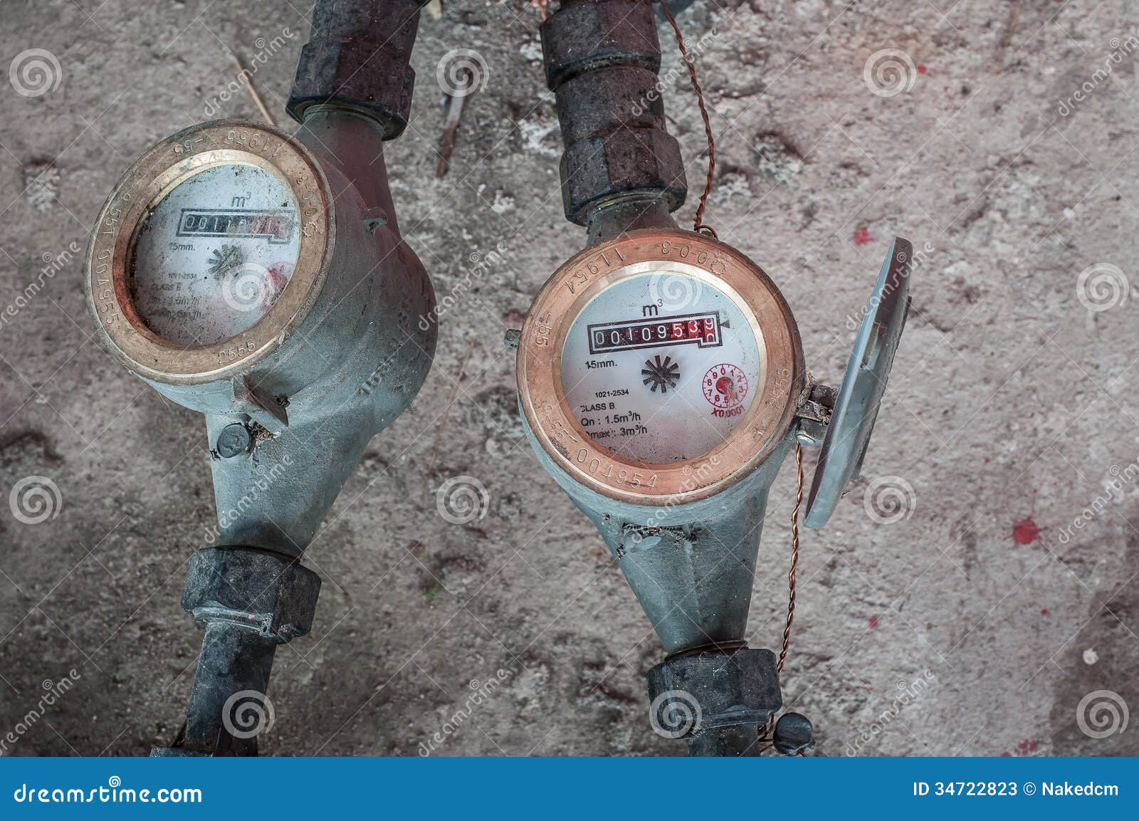 Vecchi contatori per acqua immagine stock. Immagine di apparecchiatura ...