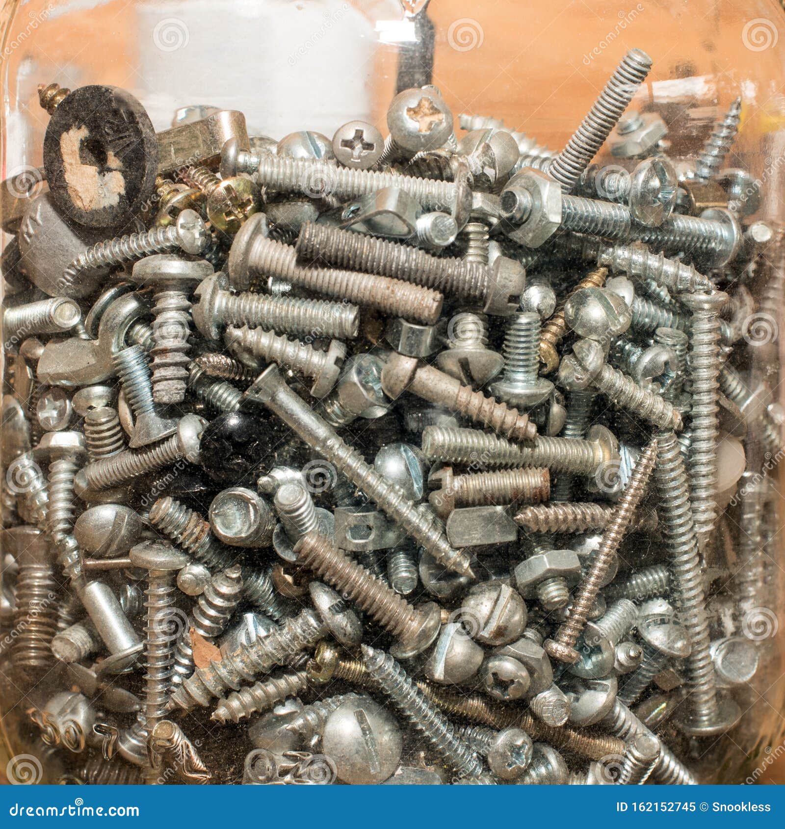 Vecchi Dadi E Bulloni Con Viti Immagine Stock - Immagine di vite ...