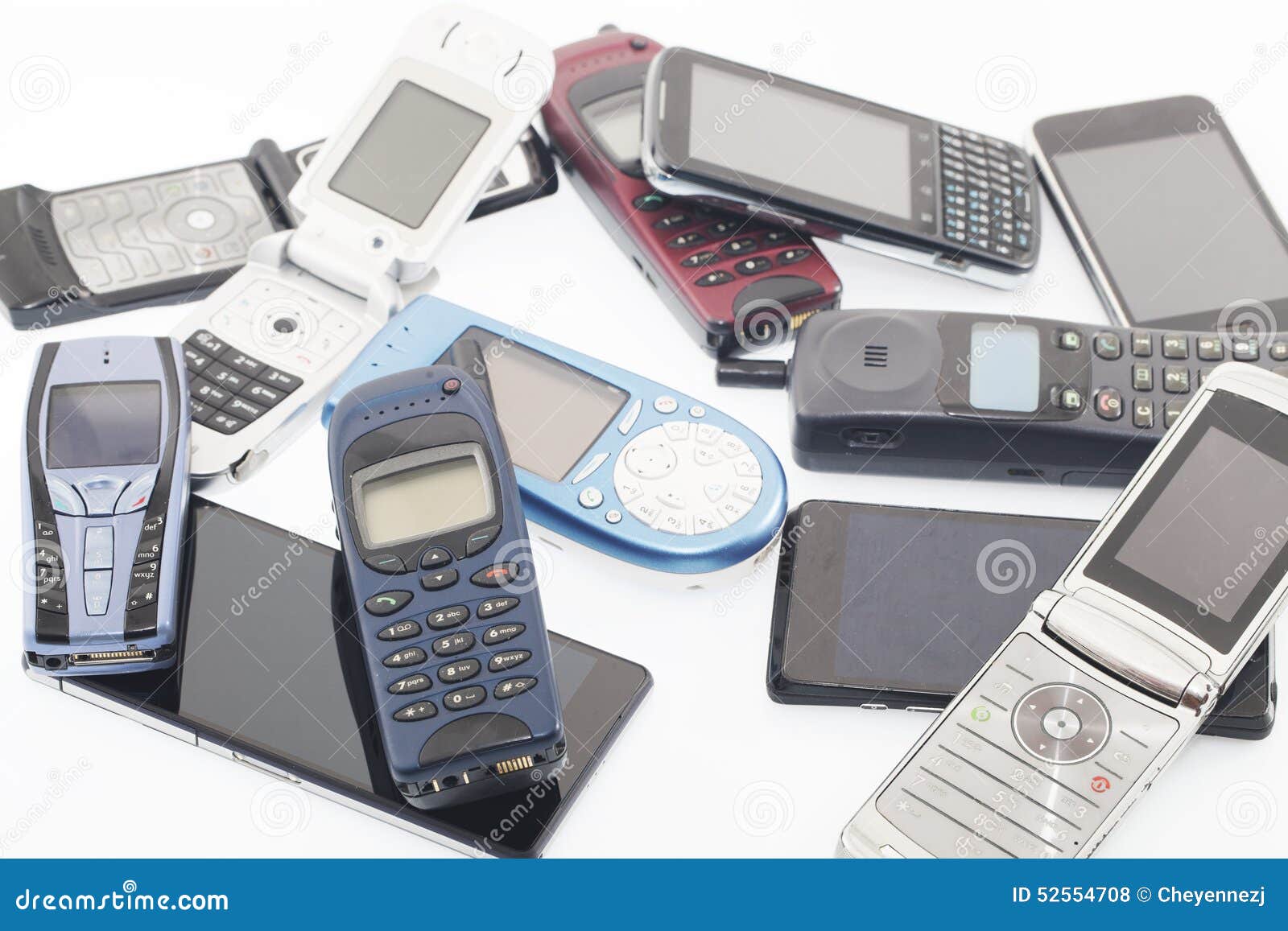 Vecchi E Nuovi Telefoni Cellulari, Smartphone Fotografia Stock ...