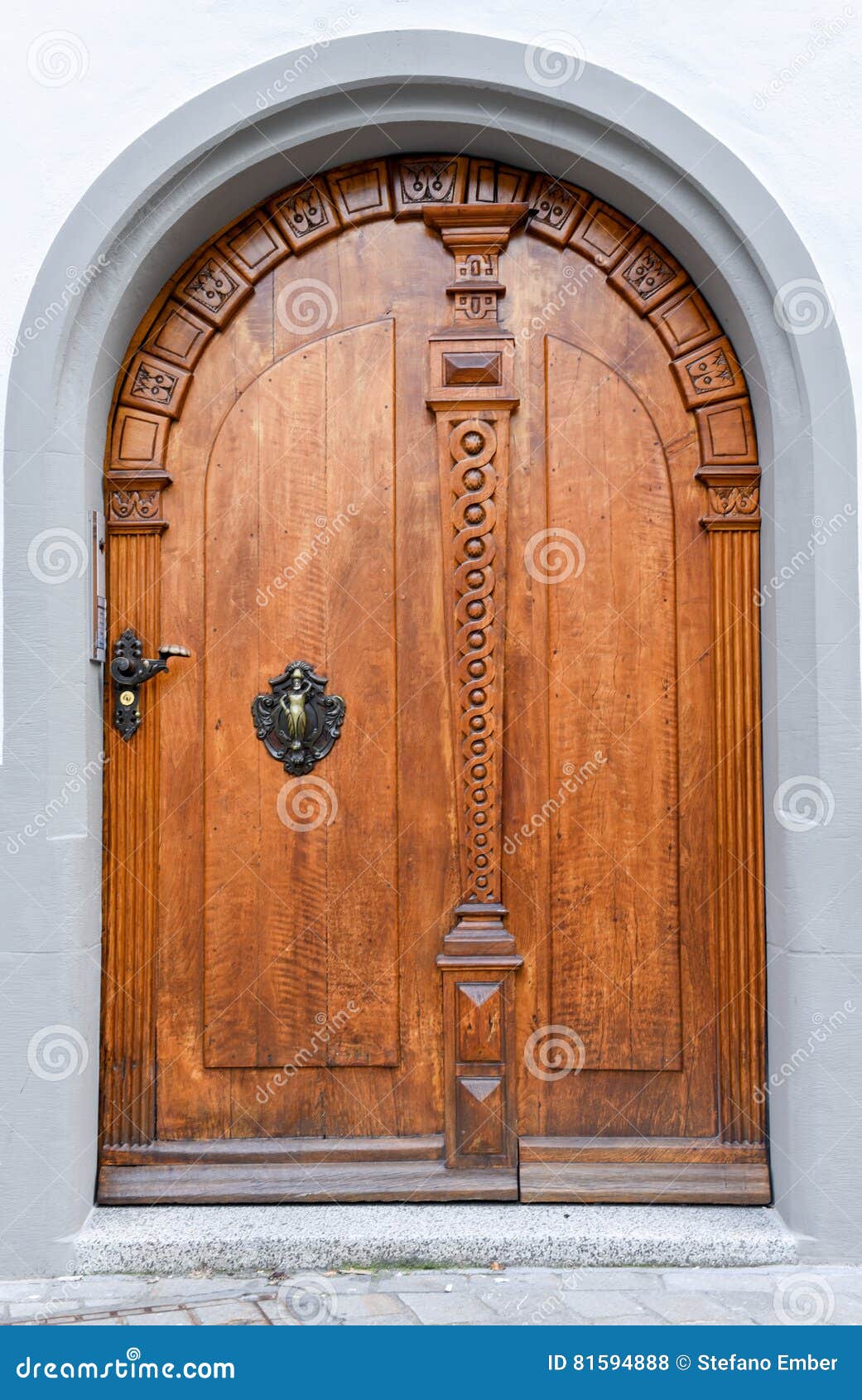 Vecchi Eleganti Wodden La Porta Chiusa Fotografia Stock - Immagine di ...