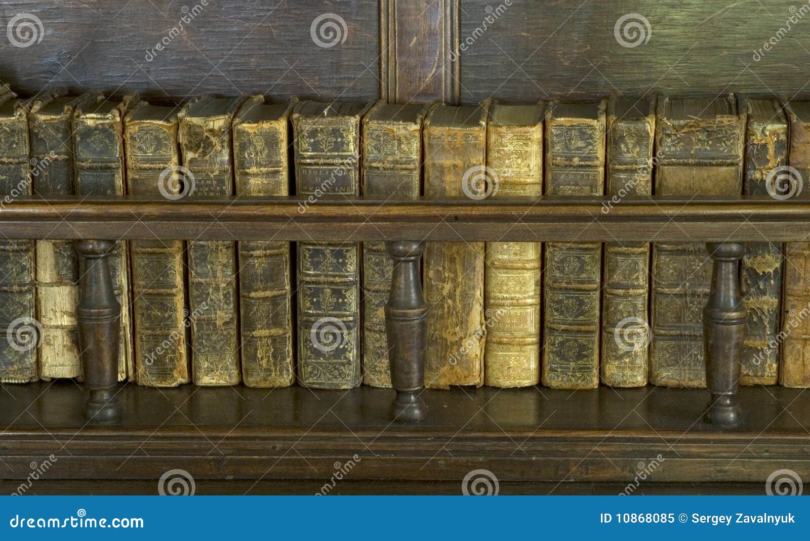 Vecchi libri immagine stock. Immagine di raro, antico - 10868085