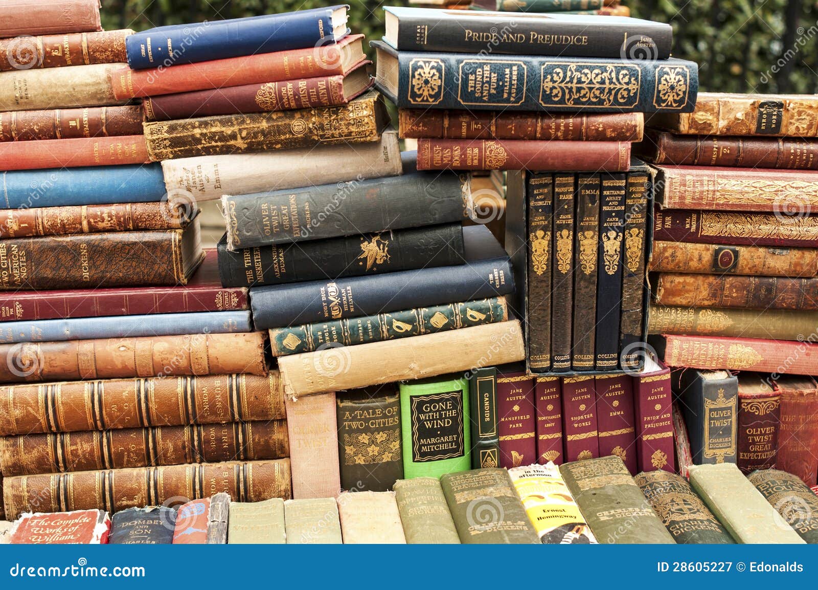 Vecchi libri fotografia editoriale. Immagine di londra - 28605227