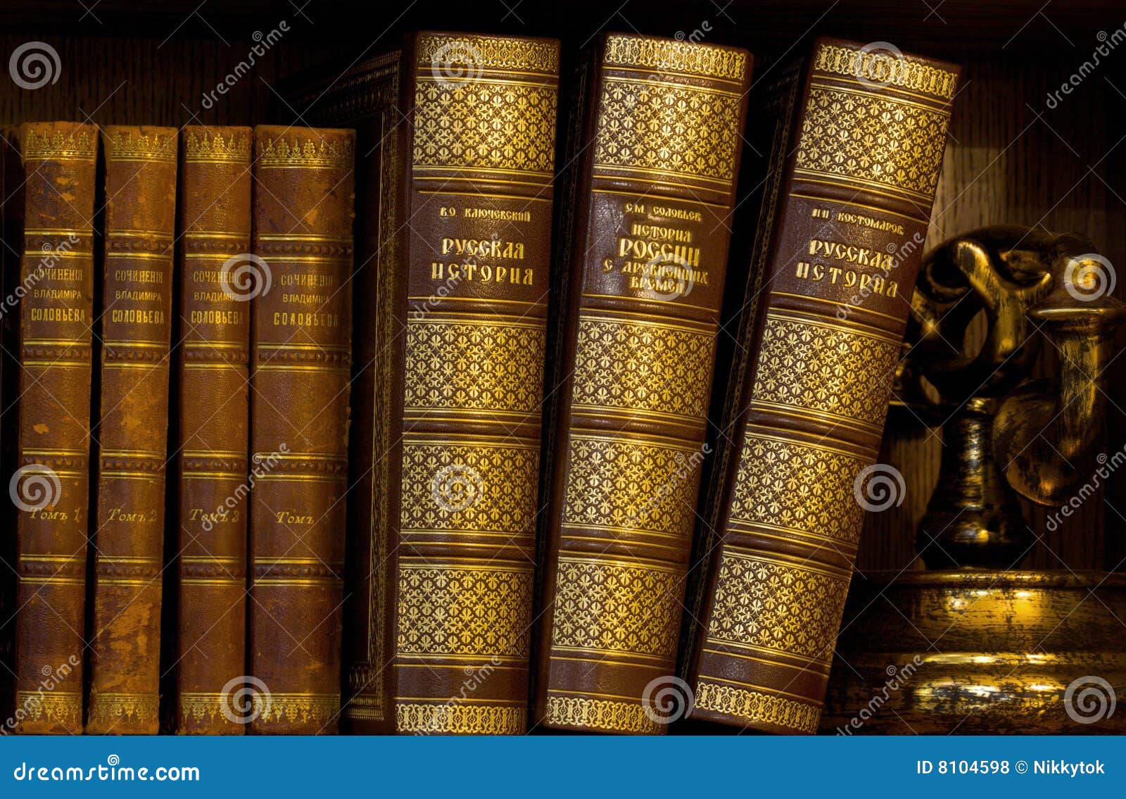 Vecchi libri fotografia stock. Immagine di istruito, base - 8104598