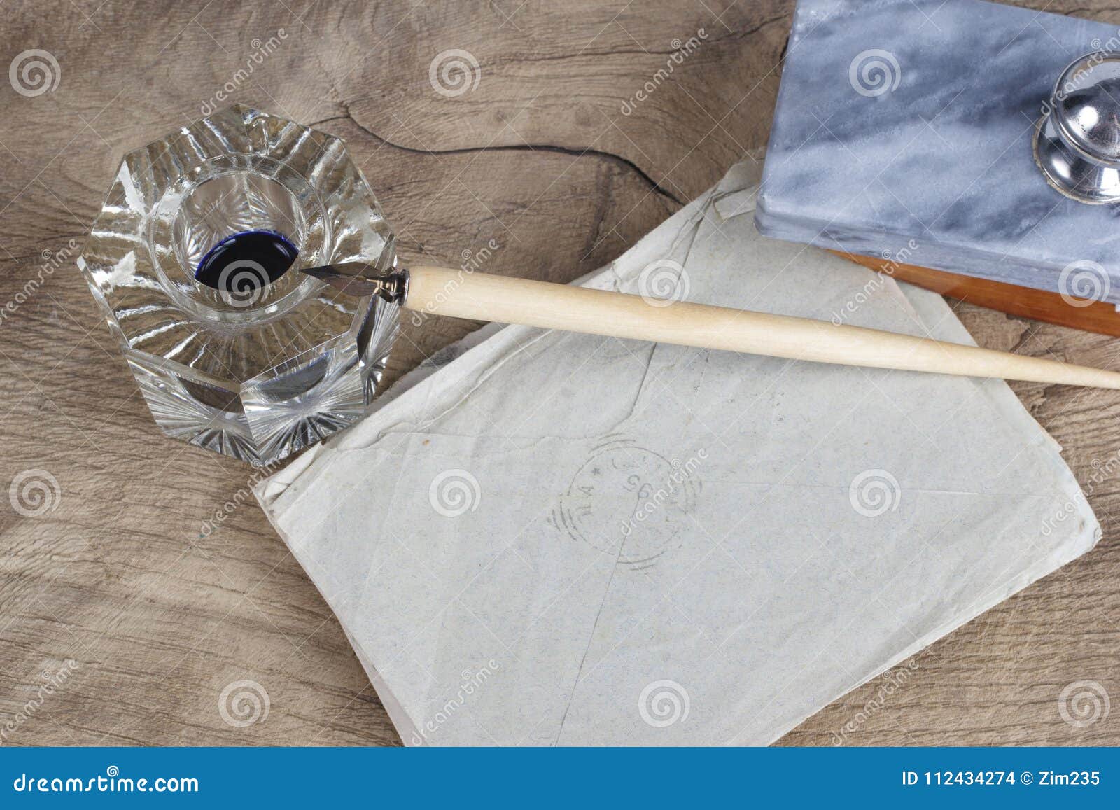 Vecchi Penna Stilografica E Calamaio Con Le Vecchie Lettere Fotografia ...