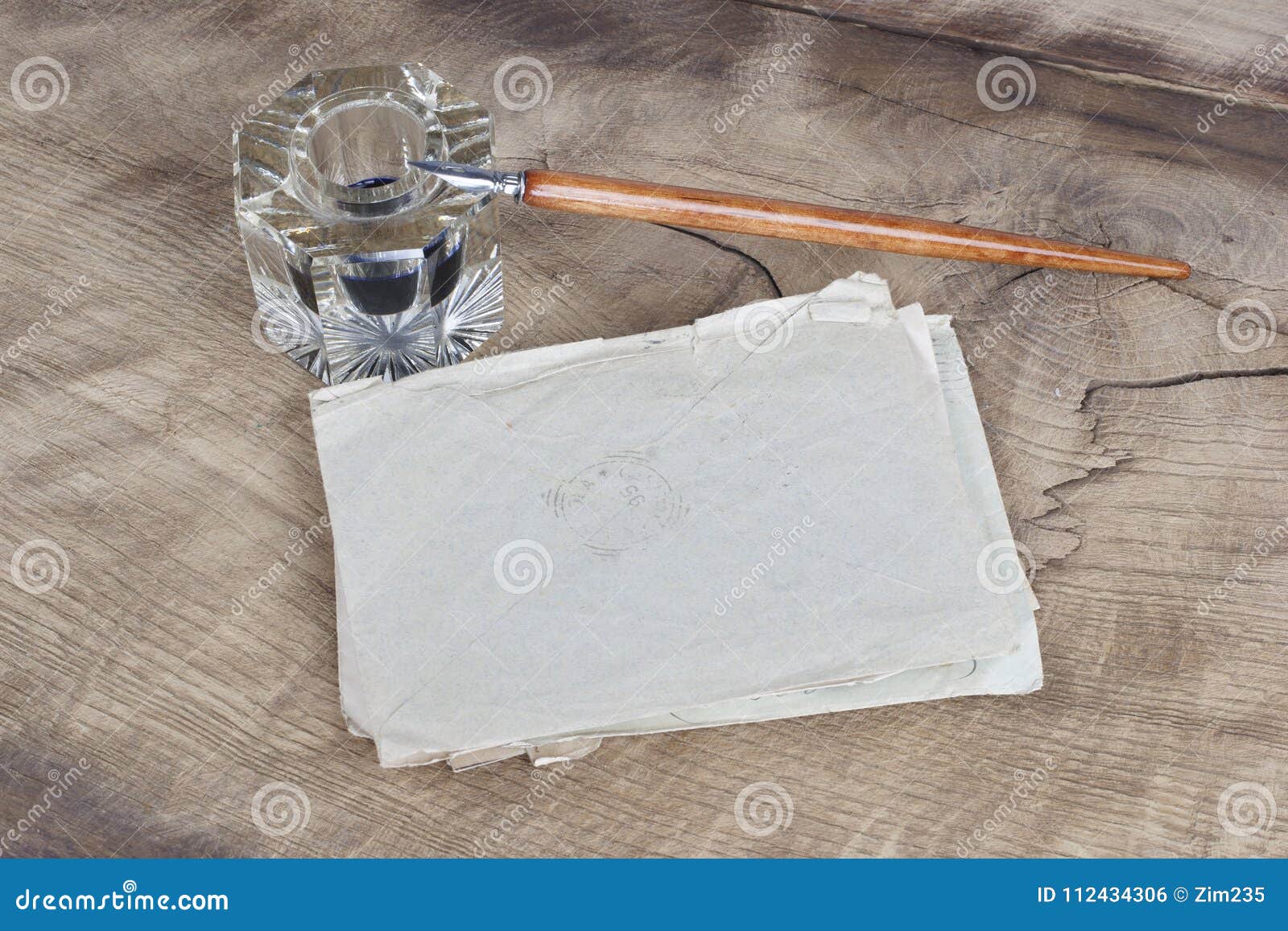 Vecchi Penna Stilografica E Calamaio Con Le Vecchie Lettere Fotografia ...