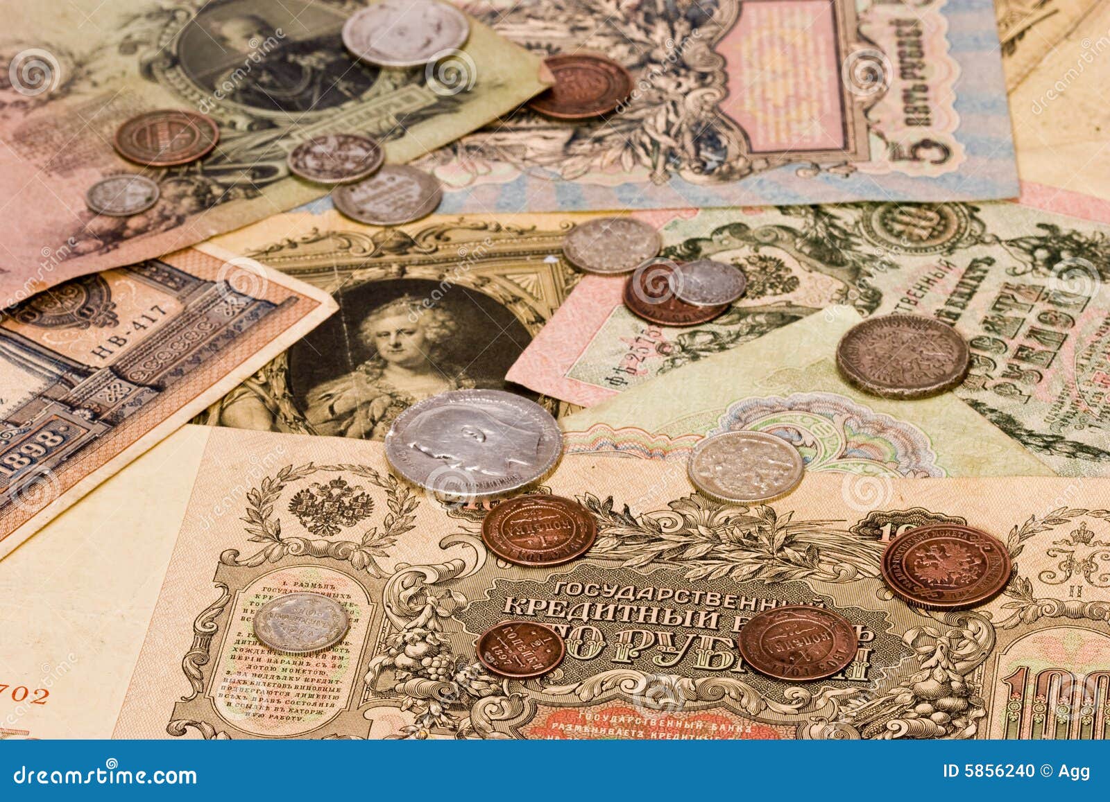 Vecchi soldi russi fotografia stock. Immagine di russia - 5856240