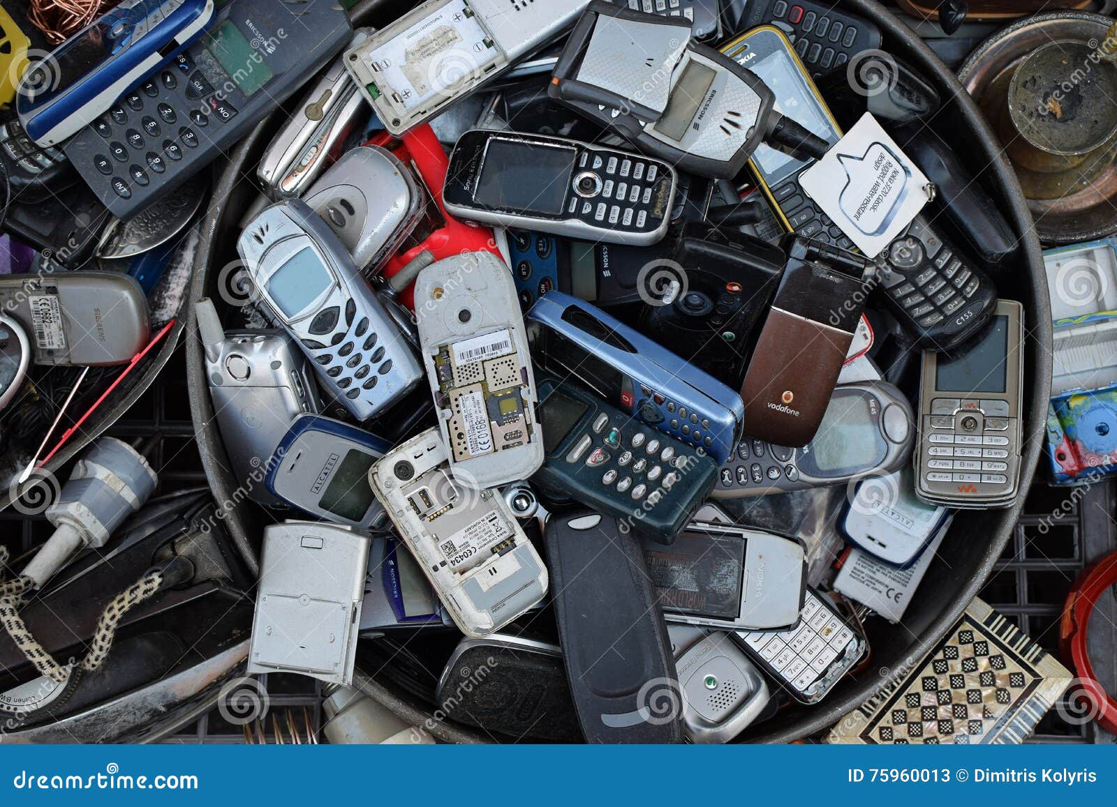 Vecchi Telefoni Cellulari Mobili Fotografia Stock Editoriale - Immagine ...