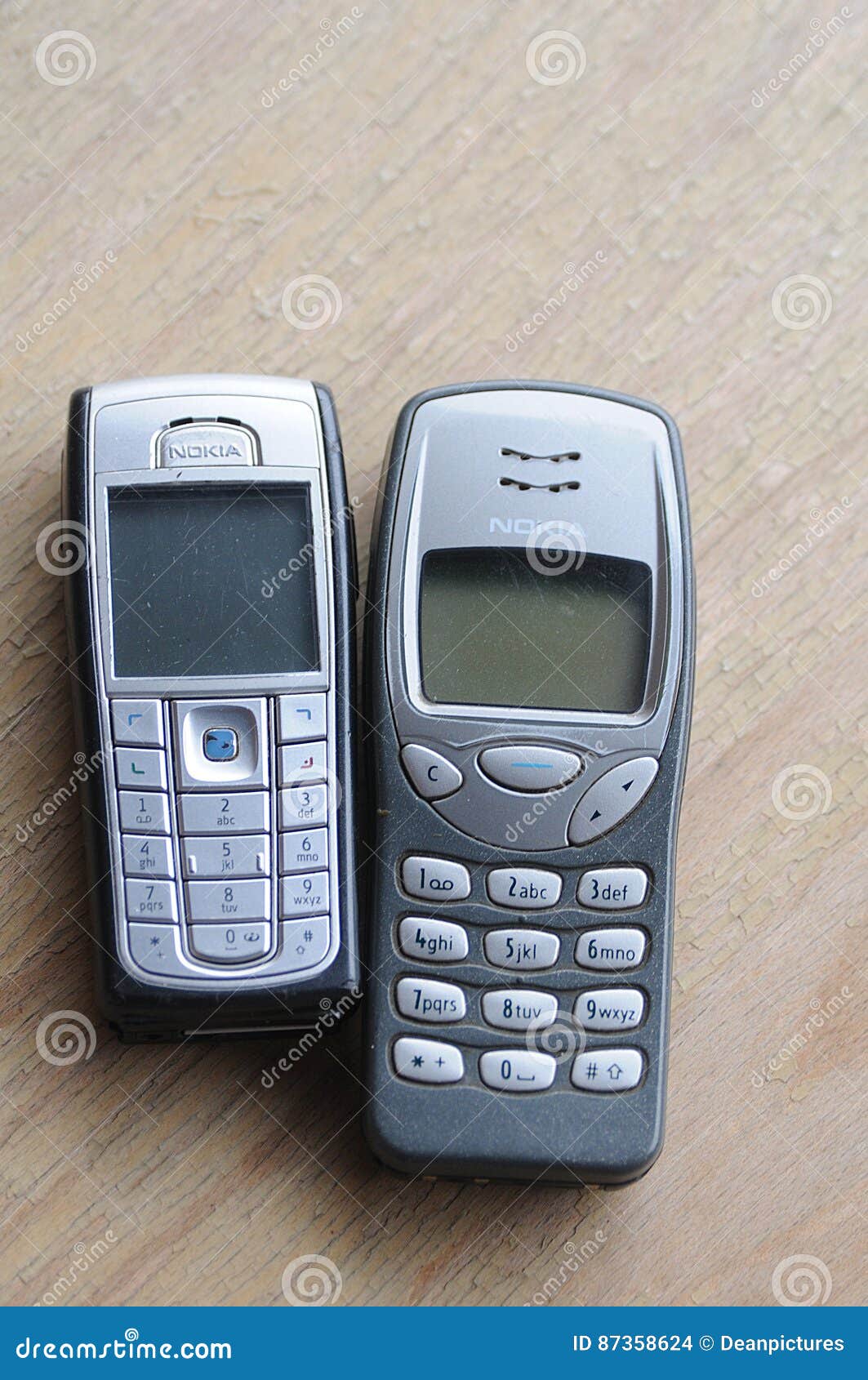 Vecchi telefoni di Nokia immagine stock editoriale. Immagine di ...