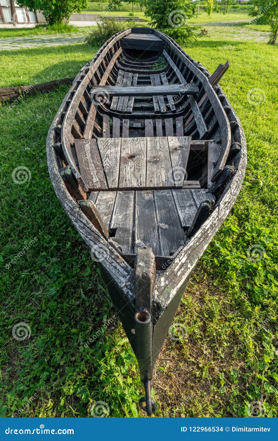 Vecchia Barca Tradizionale Sulla Spiaggia Fotografia Stock - Immagine ...