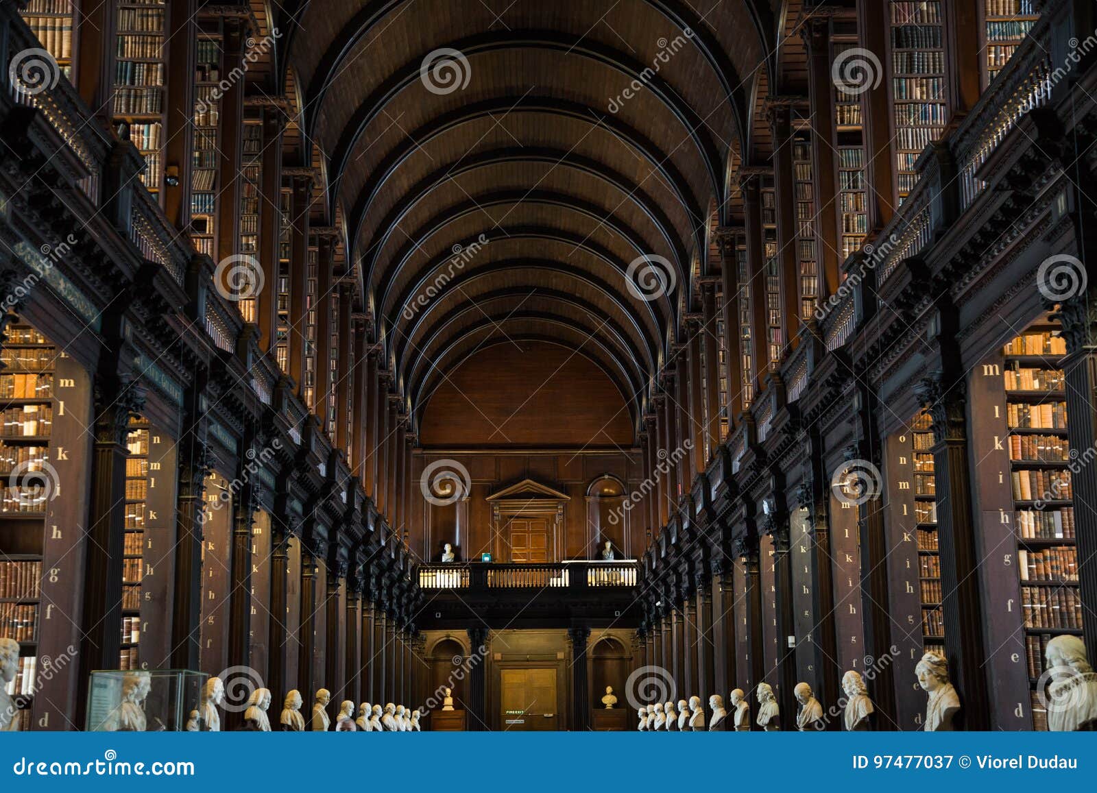Vecchia Biblioteca Della Trinity College, Dublino Fotografia Editoriale ...