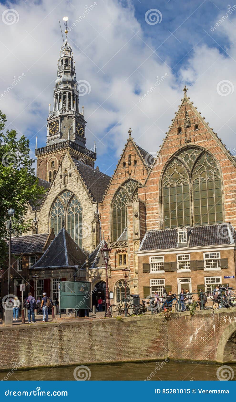 Vecchia Chiesa Nel Centro Storico Di Amsterdam Immagine Editoriale ...