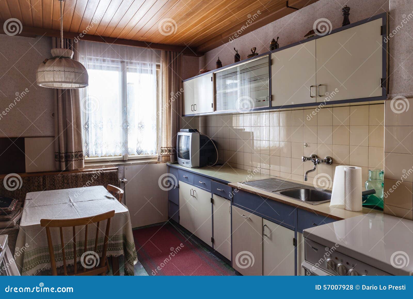 Vecchia cucina fotografia stock. Immagine di antico, obsoleto - 57007928