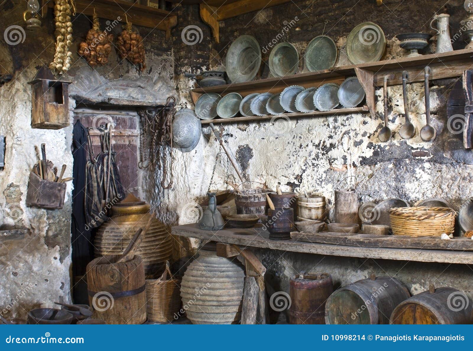 Vecchia Cucina Tradizionale Fotografia Stock - Immagine di domestico ...