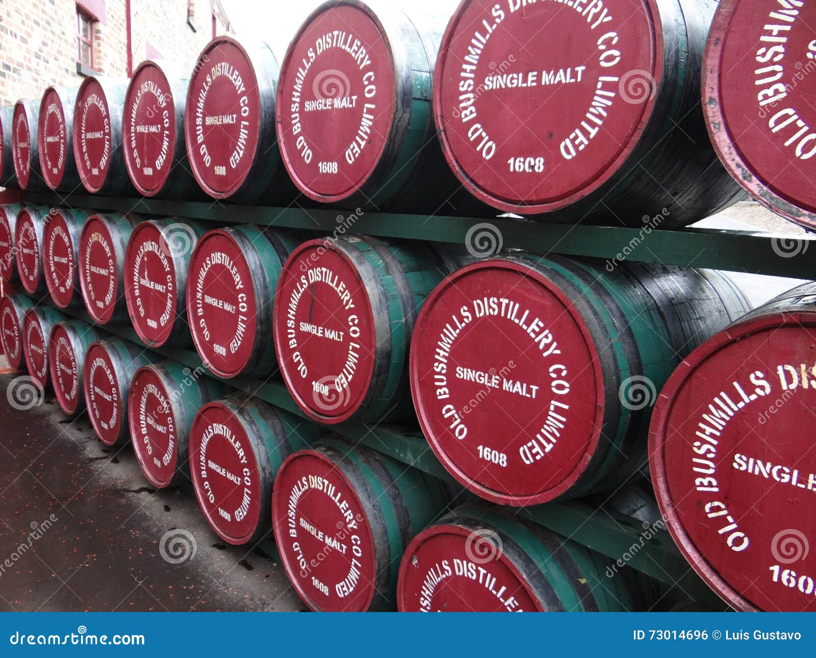 Vecchia Distilleria Di Bushmills Fotografia Editoriale - Immagine di ...
