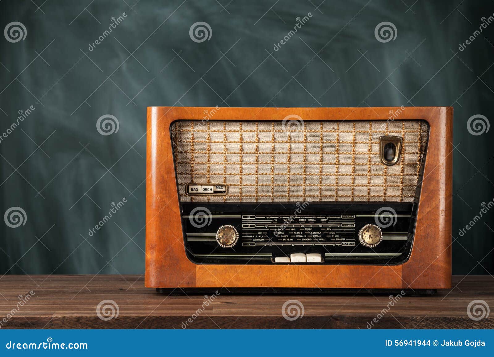 Vecchia retro radio fotografia stock. Immagine di onda - 56941944