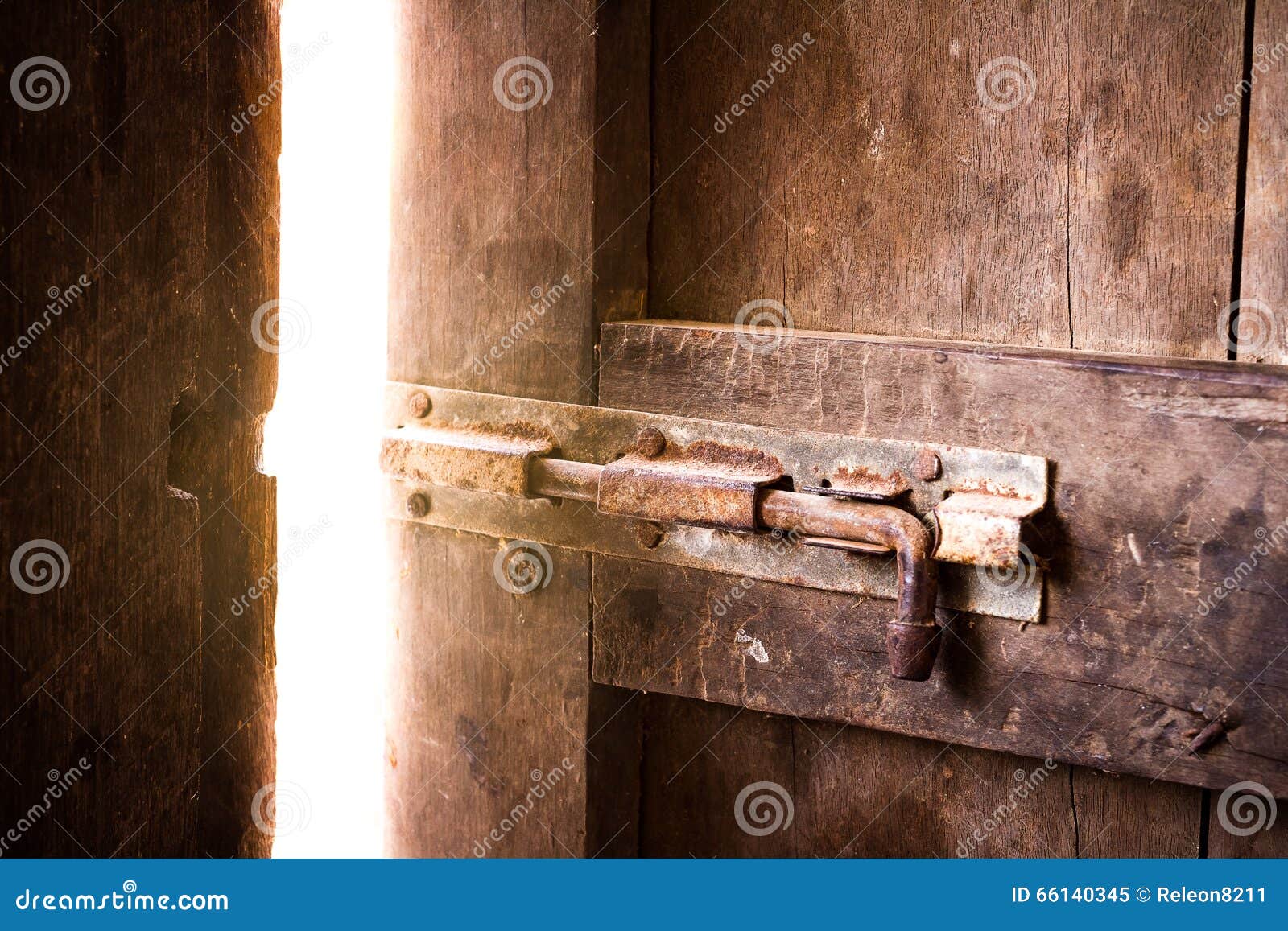 Porta Chiusa E Porta Aperta Foto Stock - Download 84 Royalty Free Photos