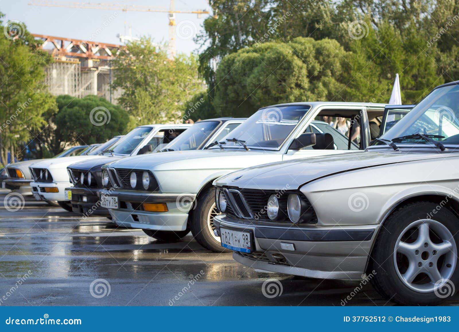 Vecchie automobili BMW fotografia editoriale. Immagine di strada - 37752512