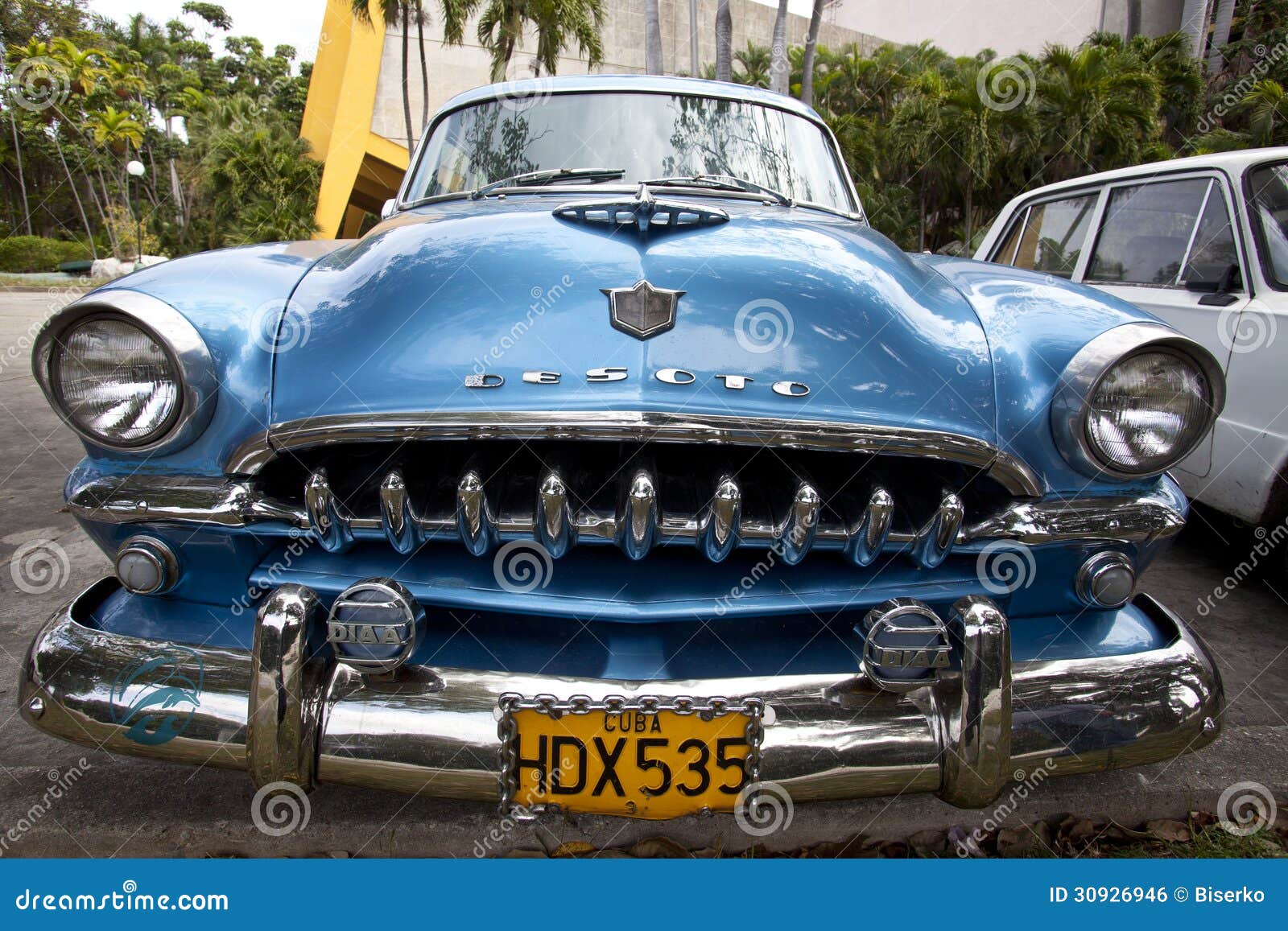 Vecchie automobili cubane fotografia editoriale. Immagine di caraibico ...