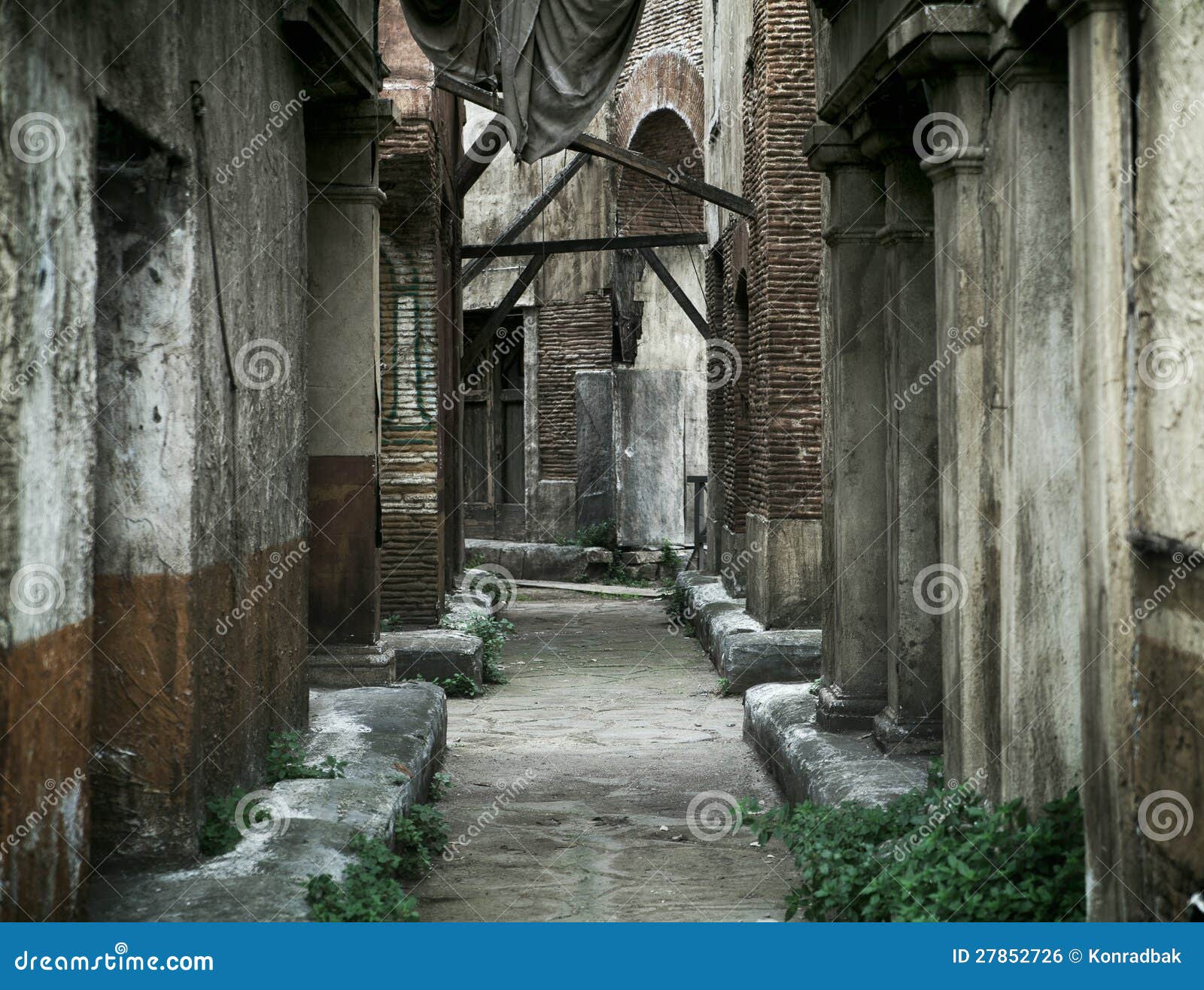 Vecchie Case Abbandonate a Roma Antica Fotografia Stock - Immagine di ...