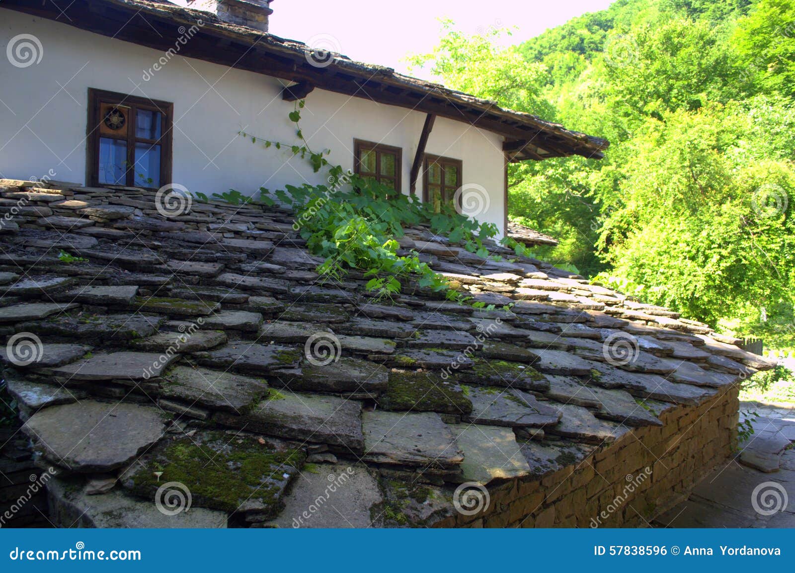 Vecchie Case Di Pietra Del Tetto Fotografia Stock - Immagine di limite ...