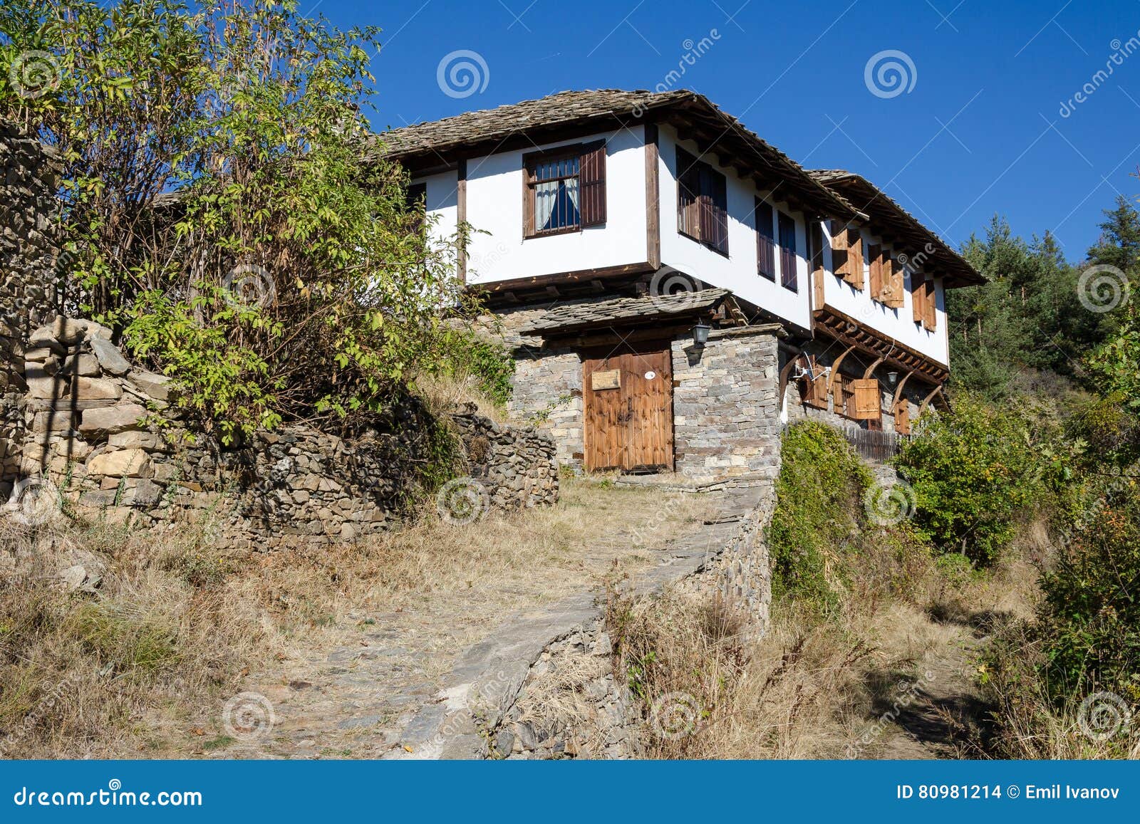 Vecchie case rustiche fotografia stock. Immagine di architettonico ...