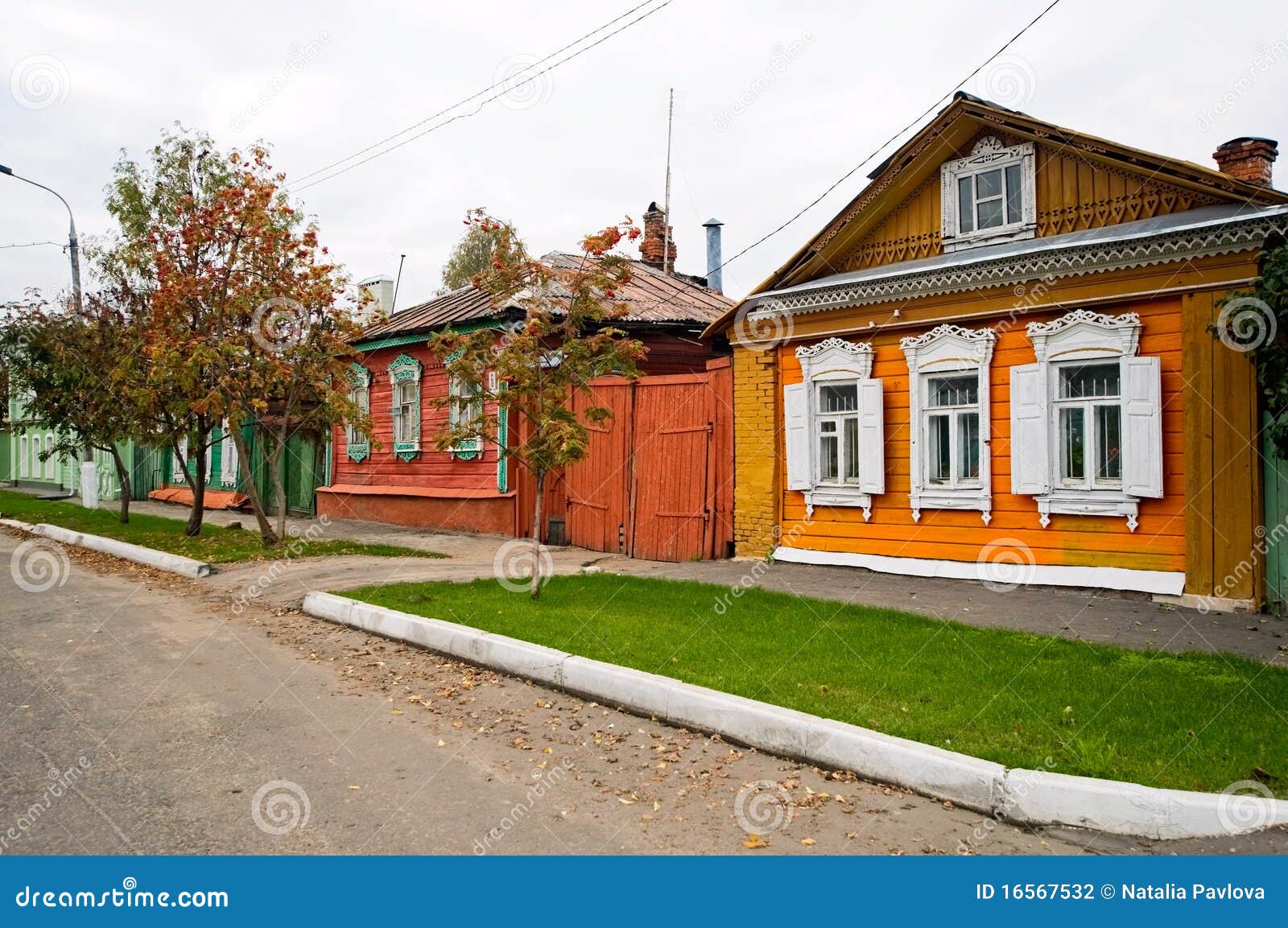 Vecchie Case Tradizionali in Villaggio Russo Fotografia Stock ...