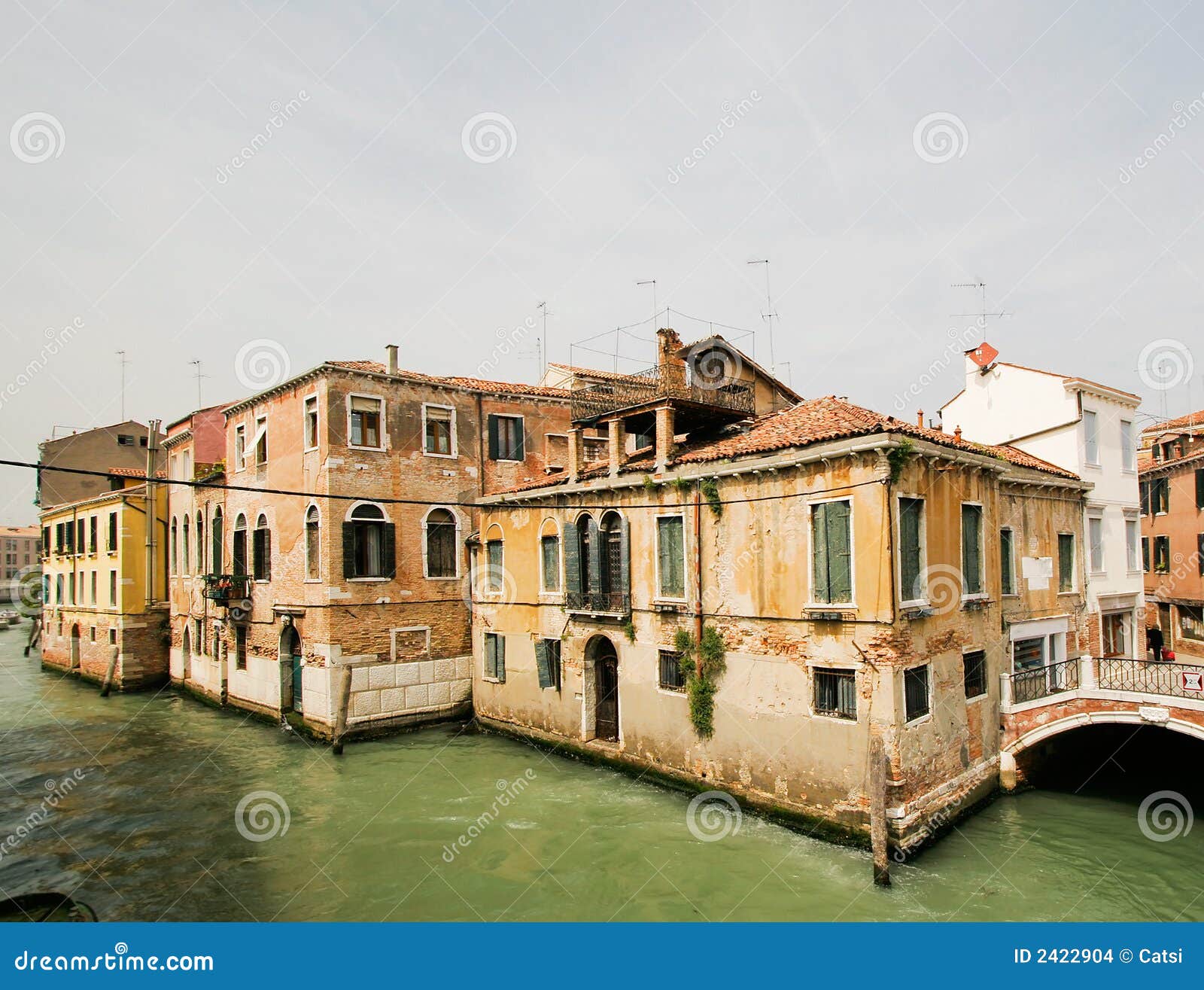 Vecchie case a Venezia fotografia stock. Immagine di banca - 2422904