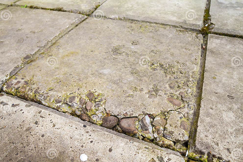 Vecchie E Piastrelle Per Pavimento Concrete Incrinate Rotte Immagine ...