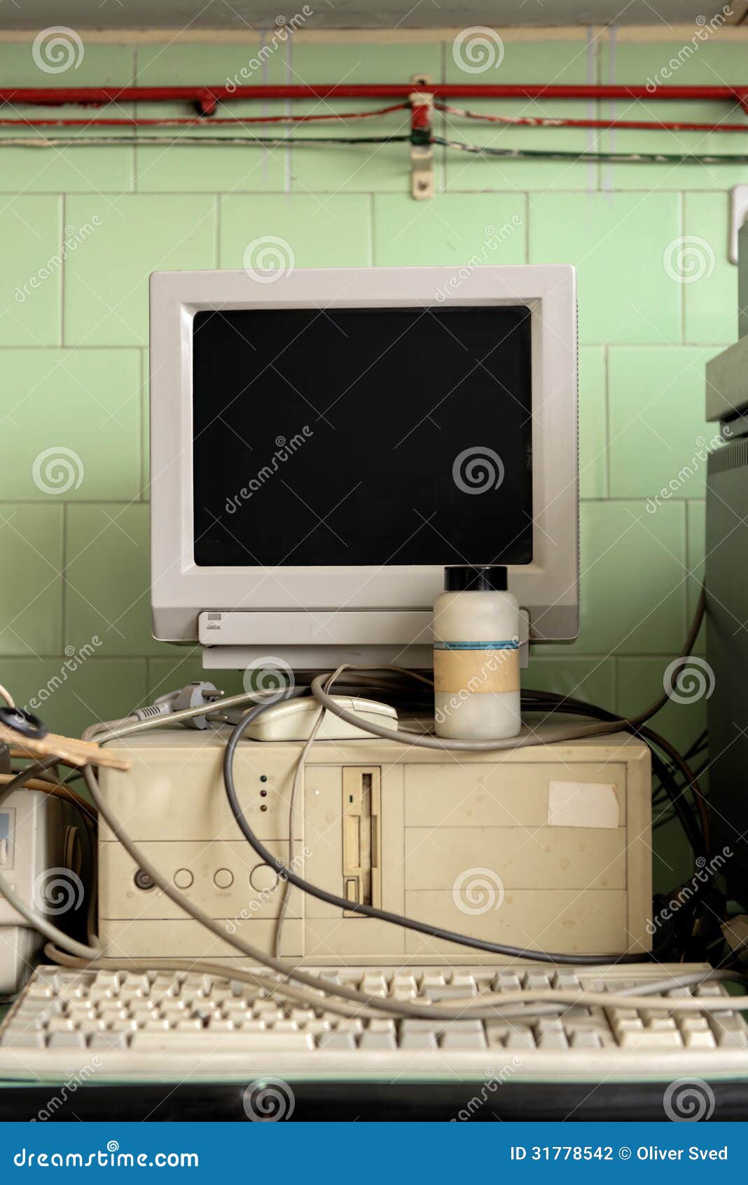 Vecchio Computer D'annata in Laboratorio Fotografia Stock - Immagine di ...