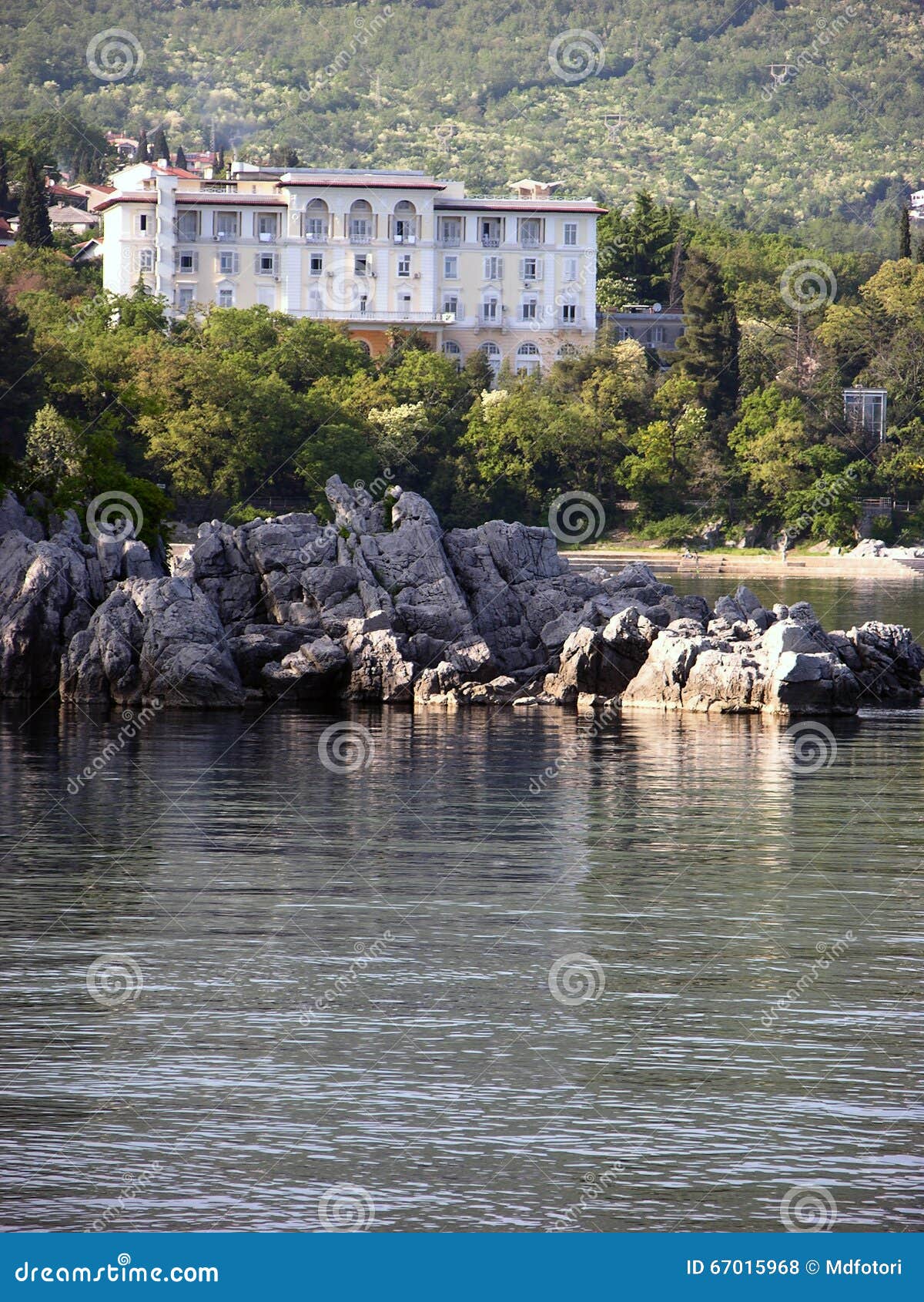 Vecchio Hotel in Lovran Alla Linea Costiera Adriatica Fotografia Stock ...