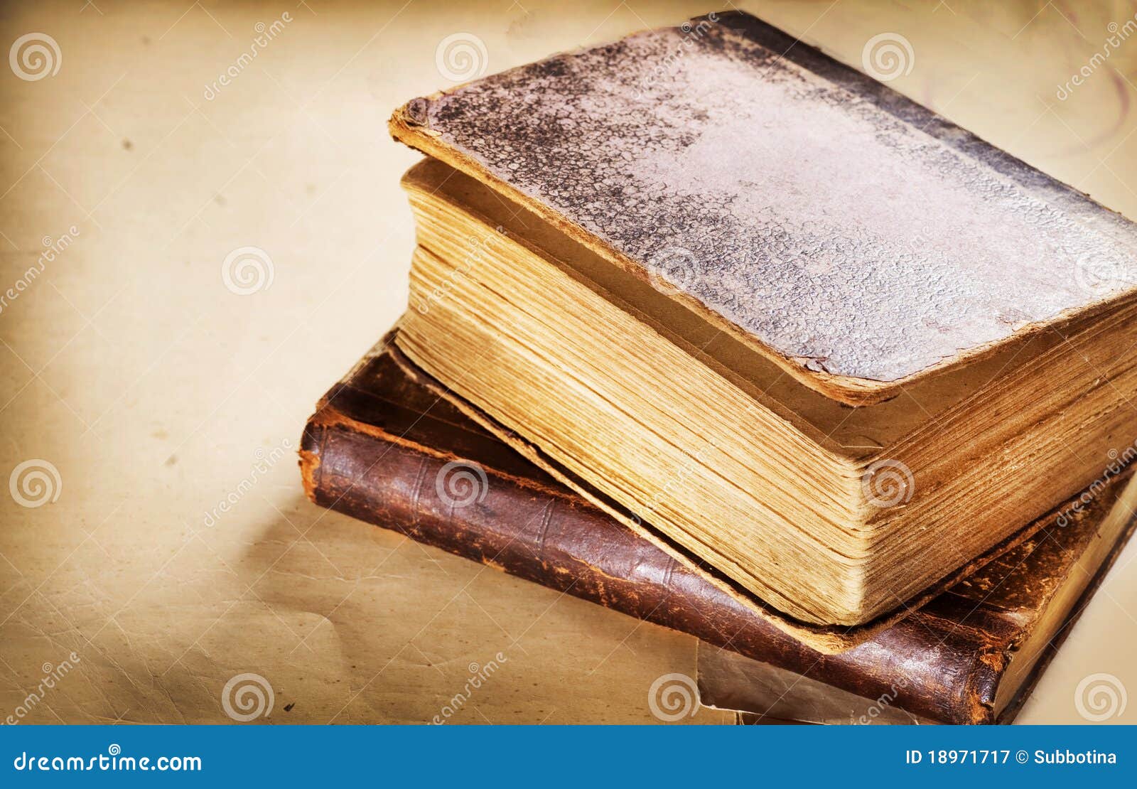 Vecchio libro immagine stock. Immagine di libri, sporco - 18971717